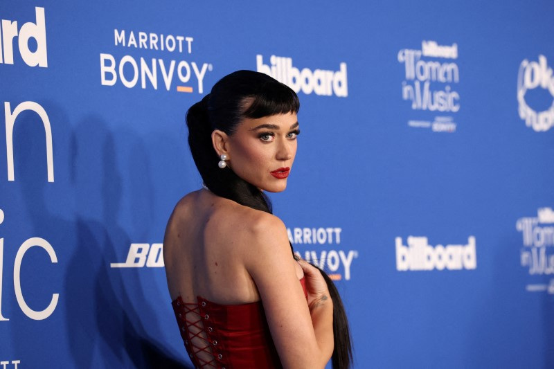 Katy Perry in hot water over Ibiza beach video shoot | Reuters