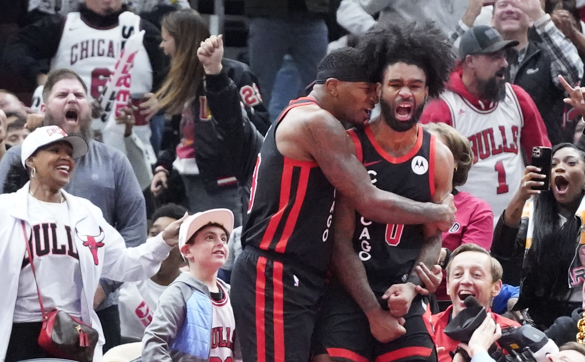 Magic withstand Bulls' second-half charge | Reuters