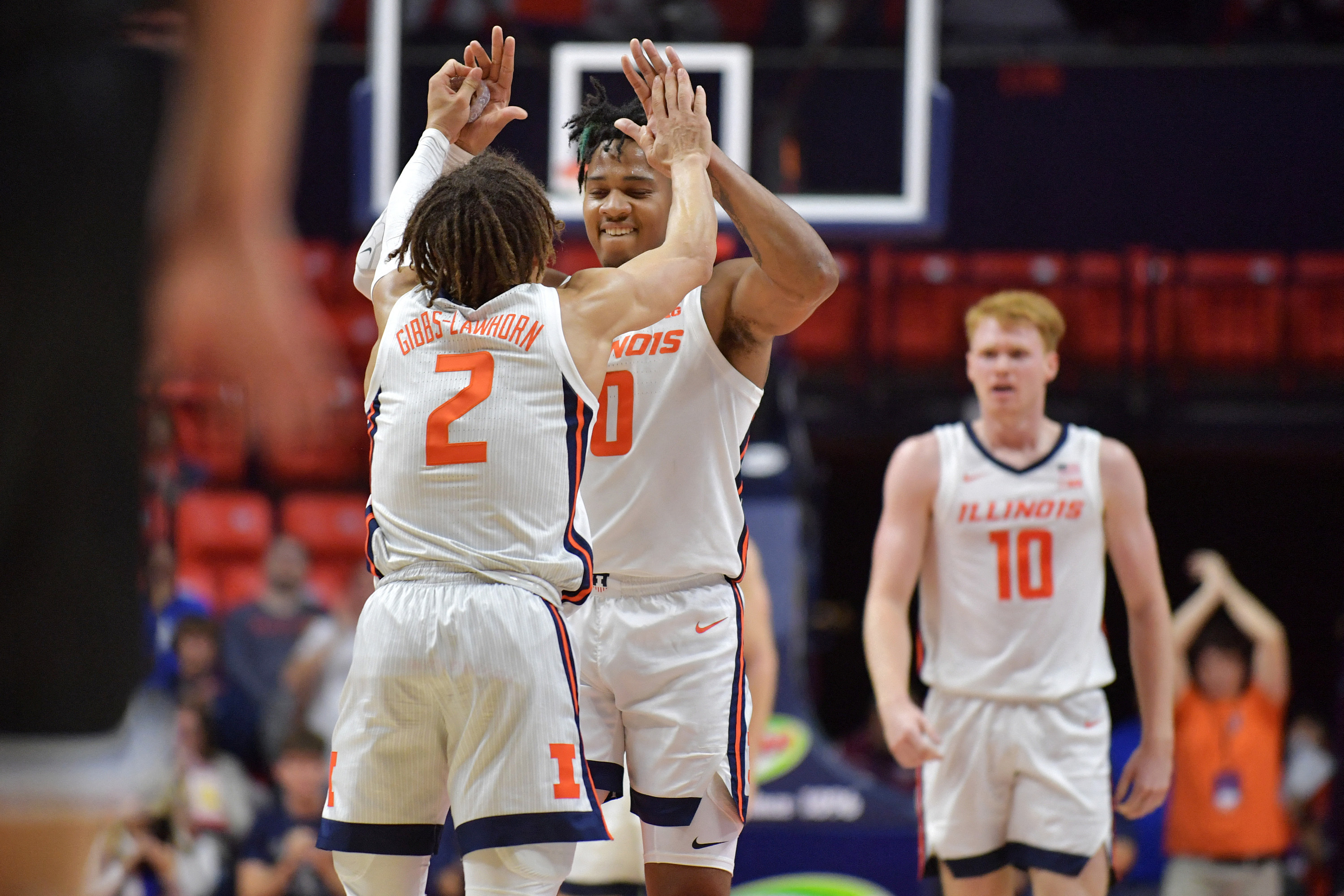 No. 25 Illinois starts slowly, still routs Eastern Illinois | Reuters