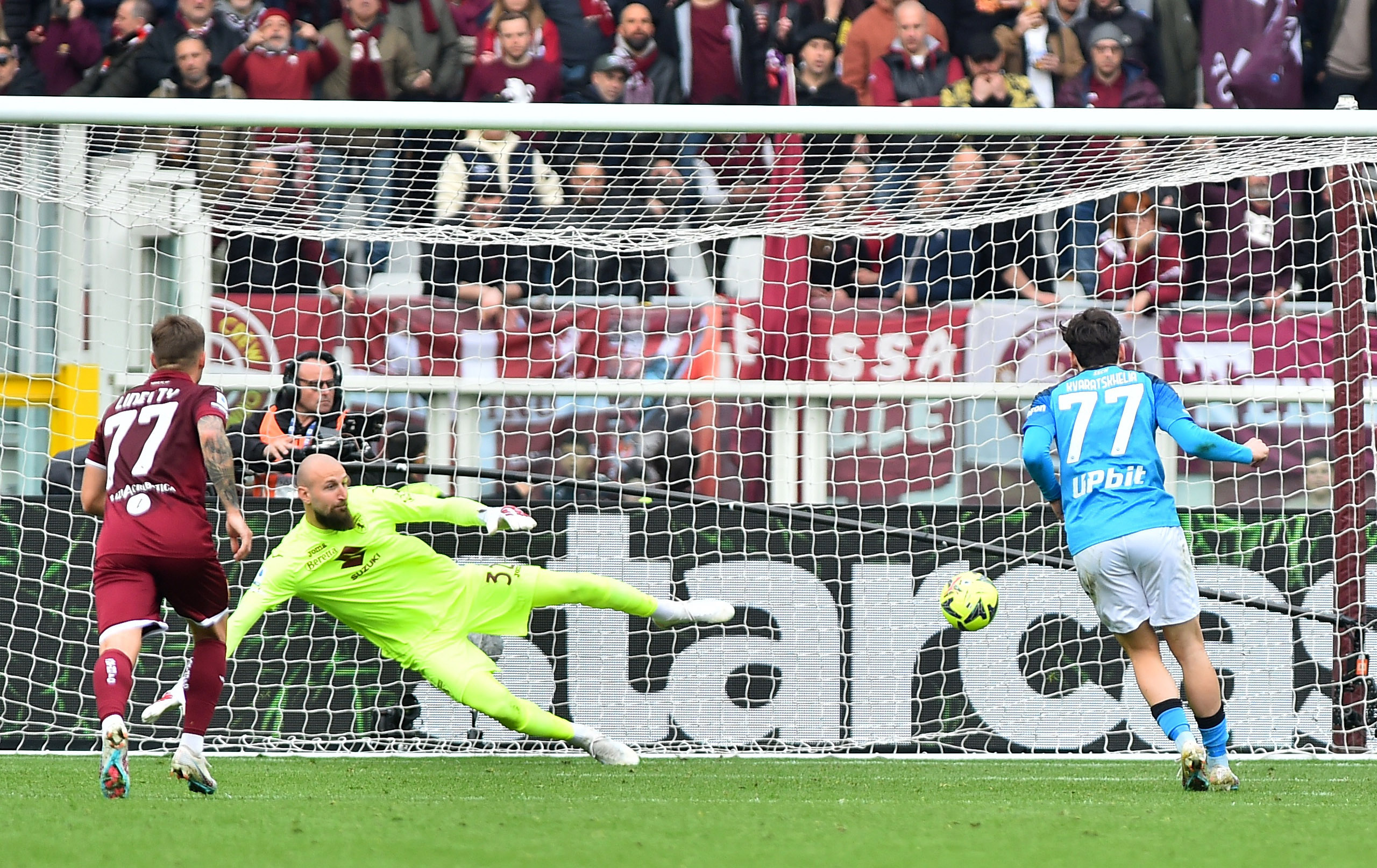Runaway league leaders Napoli crush Torino 4-0 away | Reuters
