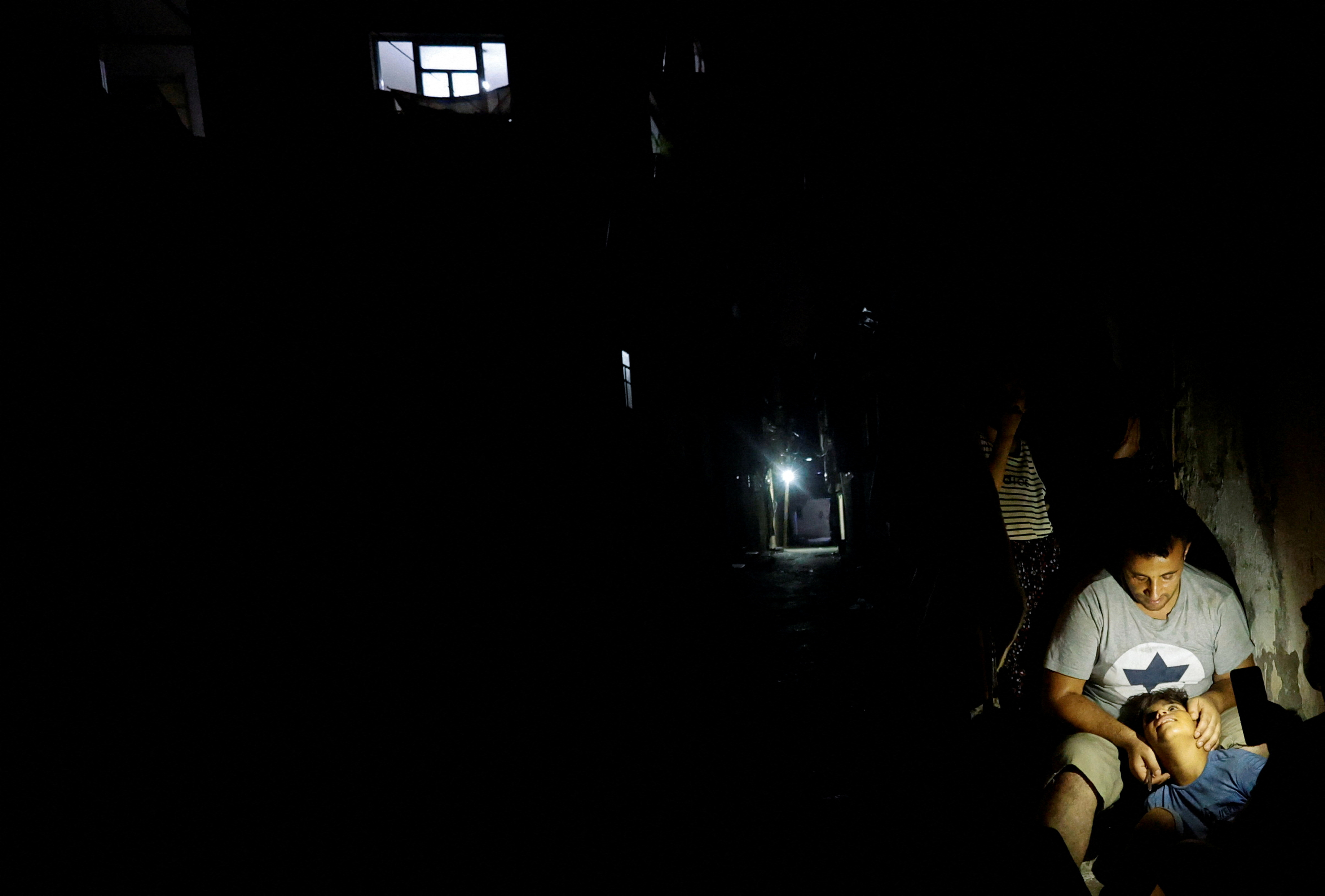 Gazans reel under heat and lengthy power cuts | Reuters