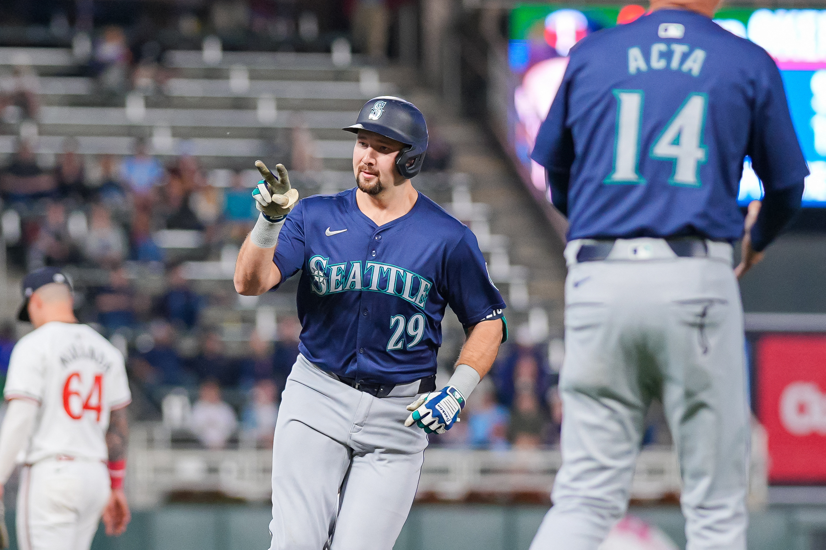 Mariners score 4 in 9th to take down Twins | Reuters