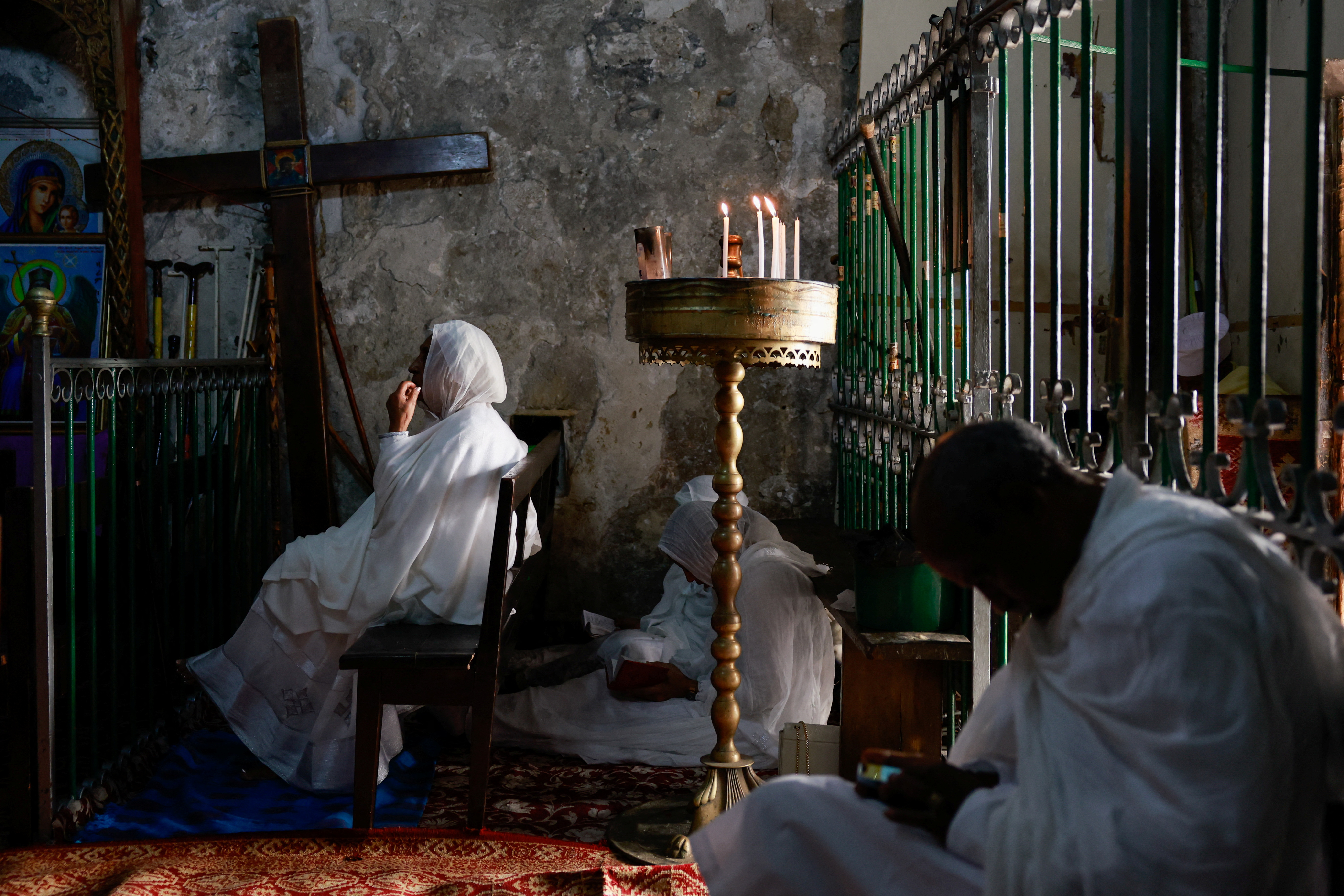 In pictures: Celebrating Orthodox Easter - May 6, 2024 | ロイター