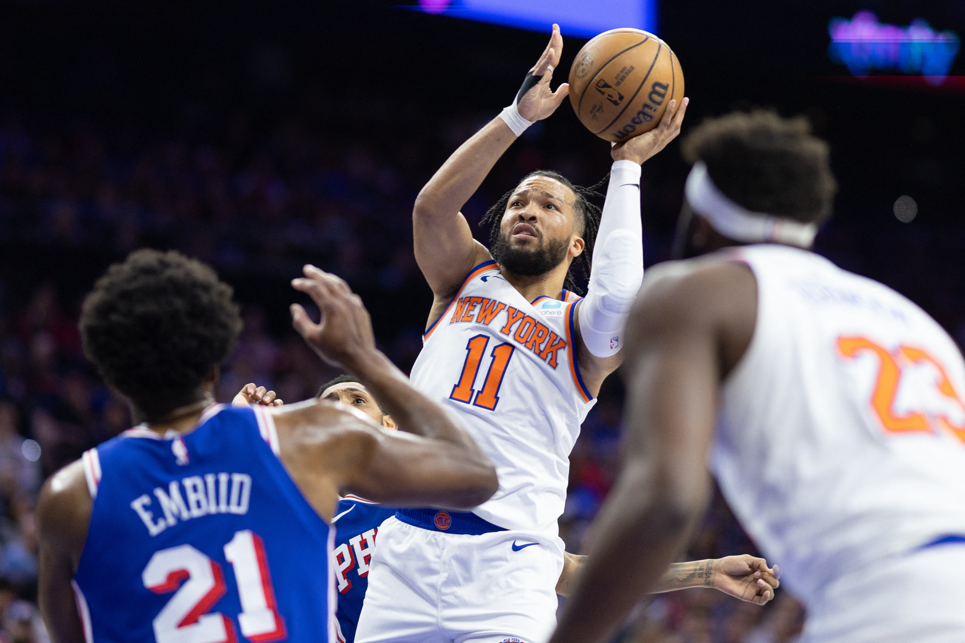 Knicks hold off 76ers for series-clinching win | Reuters