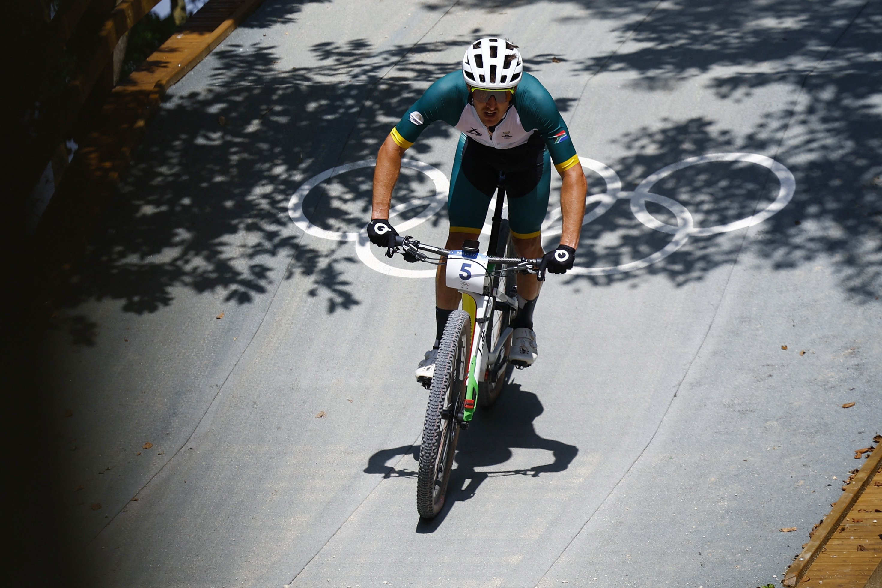 Pidcock wins thriller to retain mountain bike title | Reuters