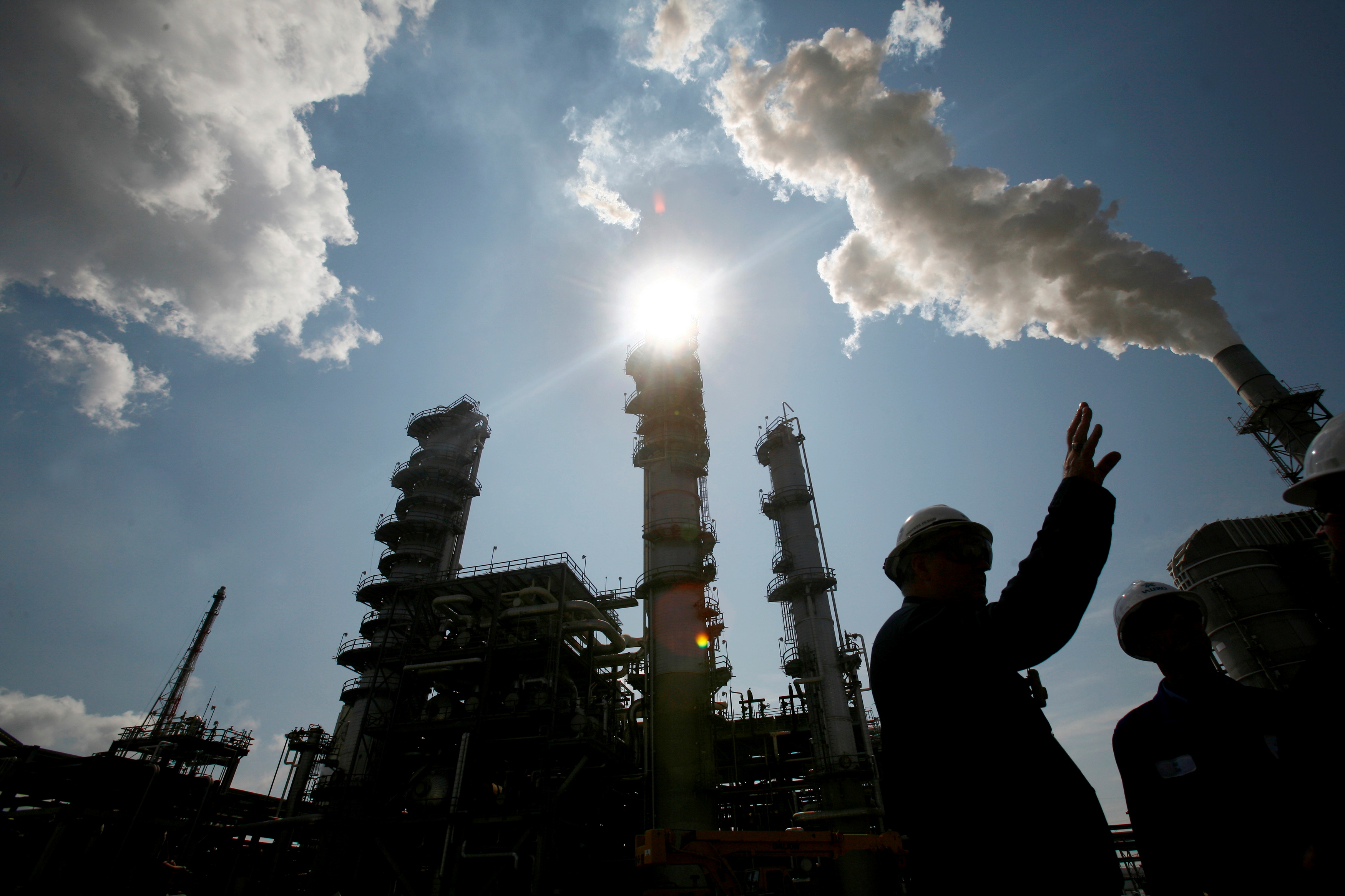 U.S. oil refiners set for first profit since onset of pandemic | Reuters