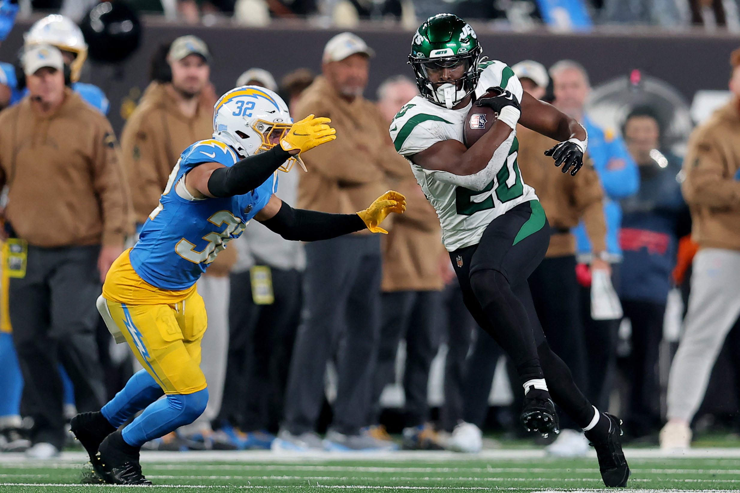 Derius Davis sets tone early as Chargers snuff Jets | Reuters