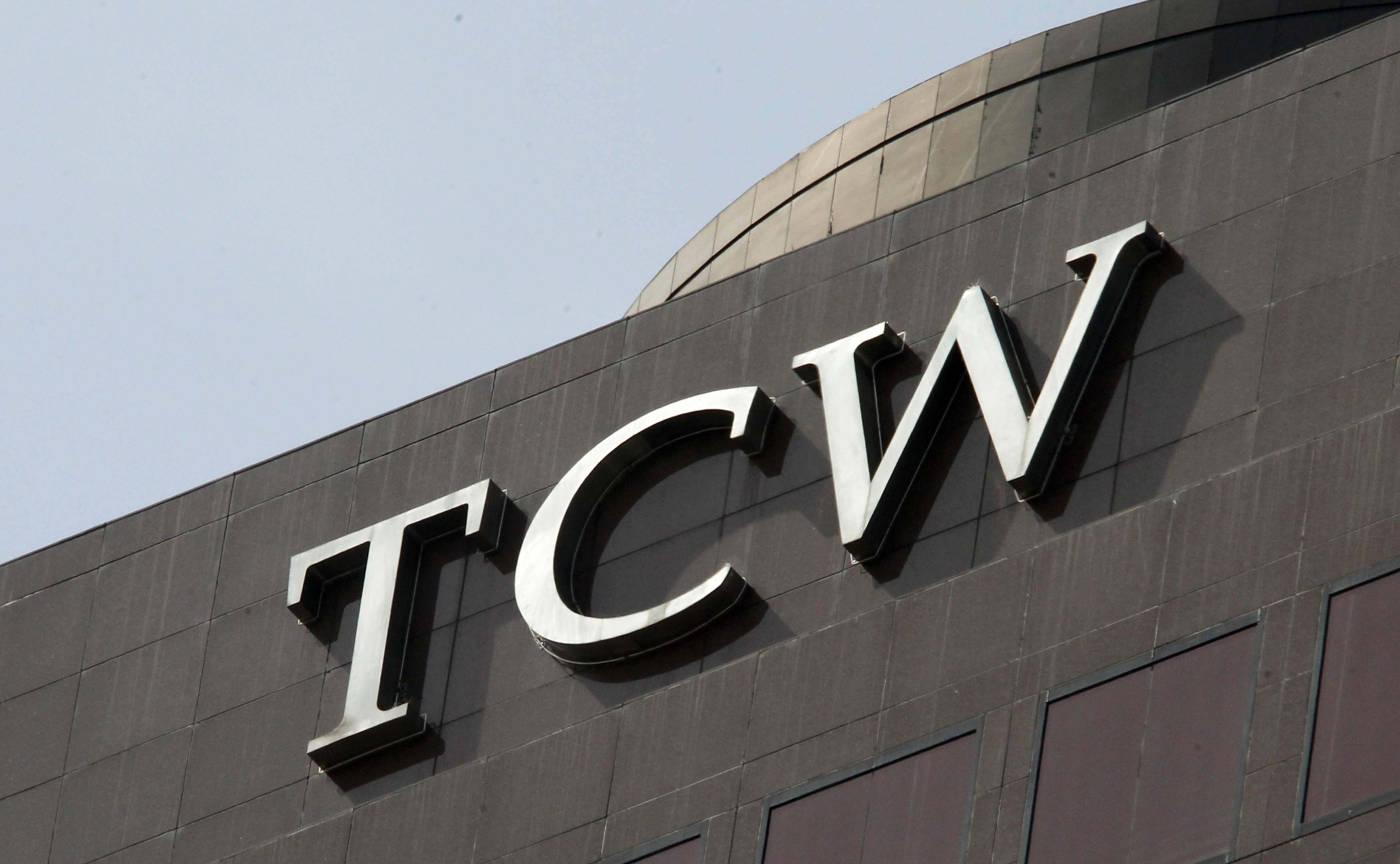 Ex-TCW manager's sexual harassment case is revived | Reuters
