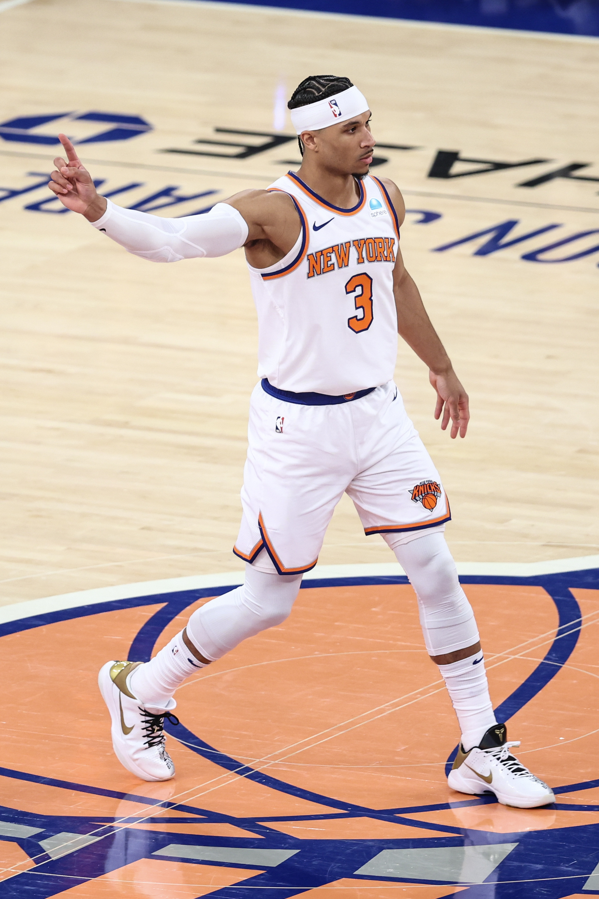 Knicks squander lead but hang on for Game 1 win over Sixers | Reuters