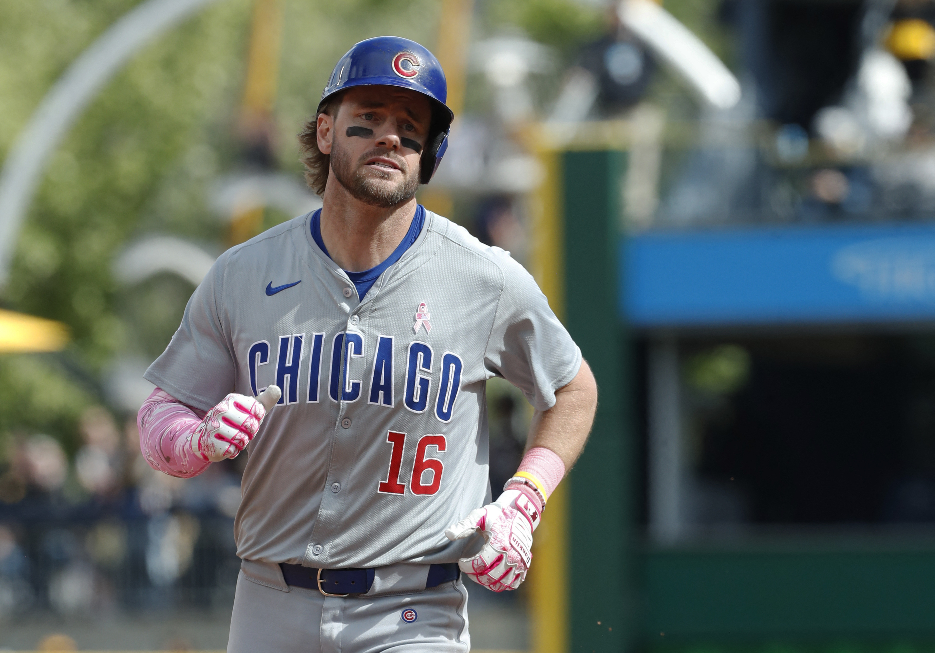 Cubs hold on for series win over slumping Pirates | Reuters