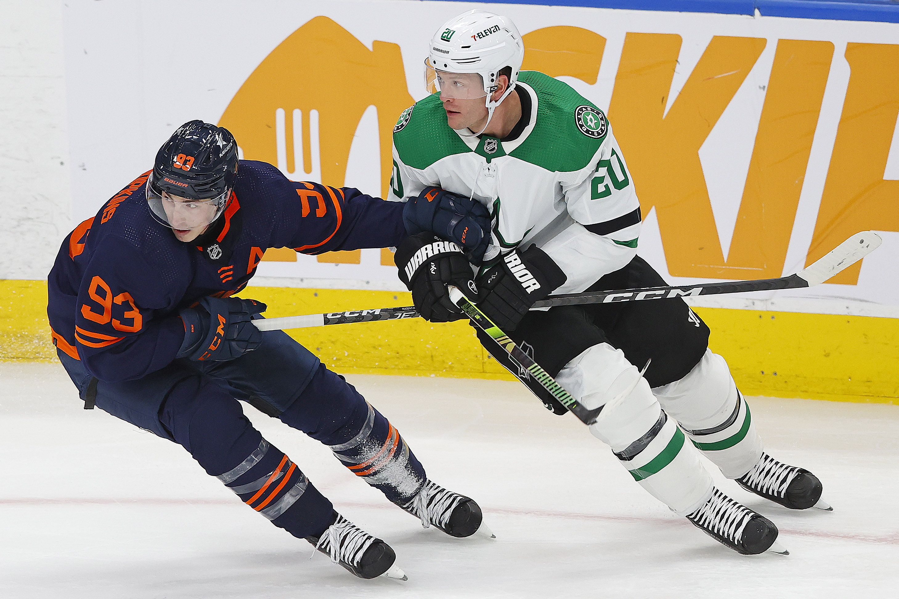 Scott Wedgewood (46 saves), Stars hold off Oilers | Reuters