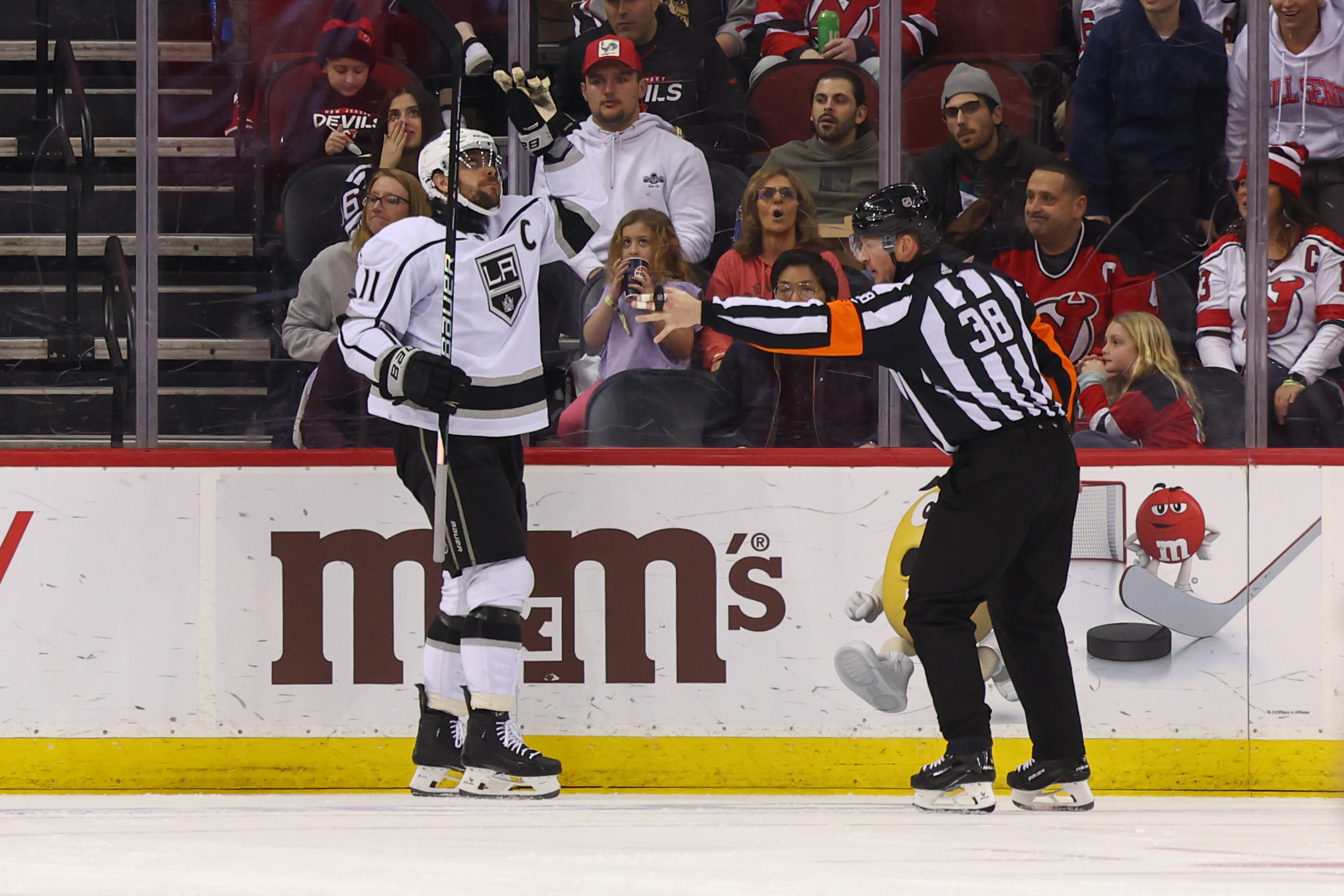 Quinton Byfield's late goal lifts Kings past Devils | Reuters