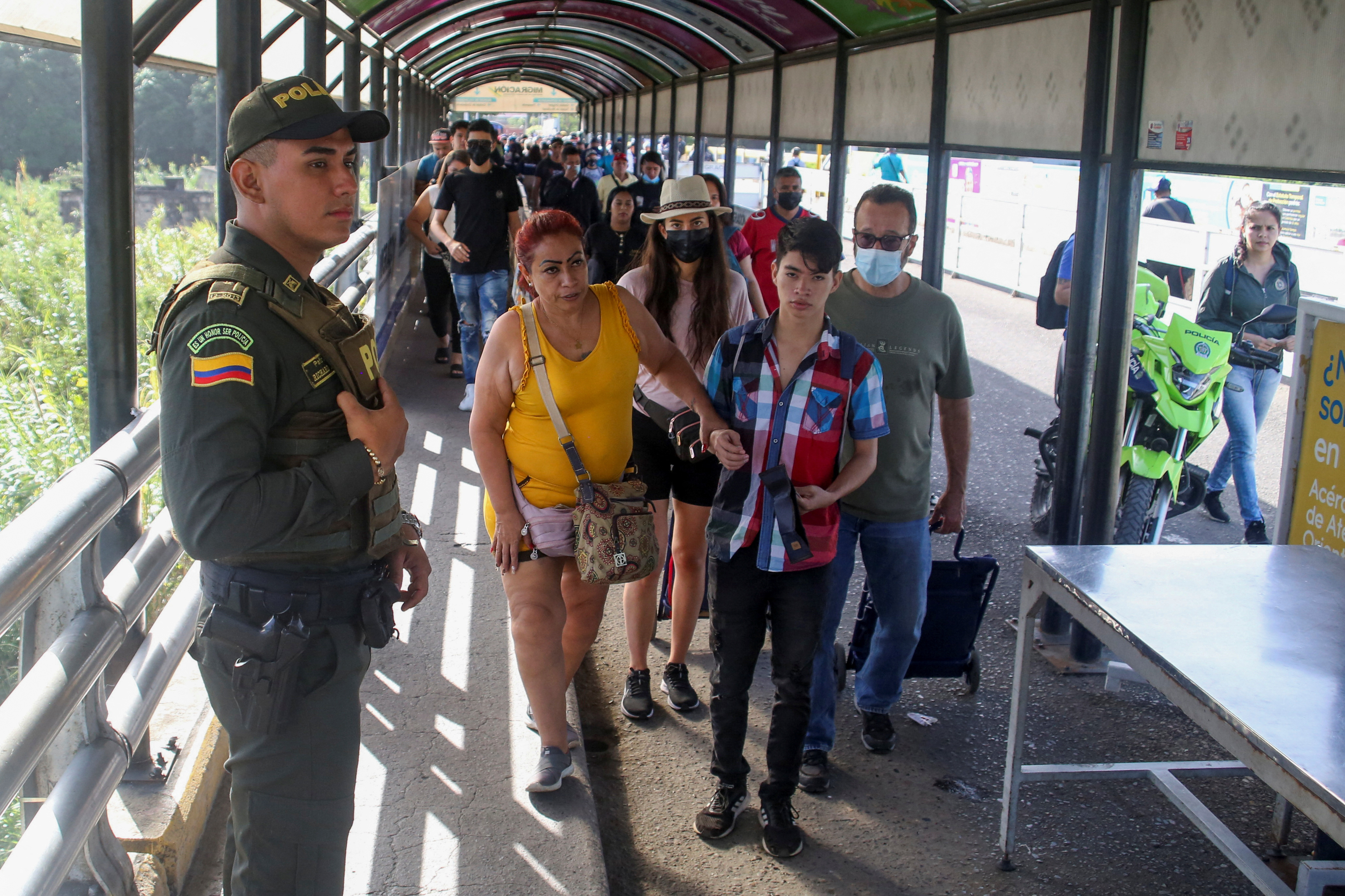 Colombia, Venezuela Working to Coordinate Border Reopening, Minister ...