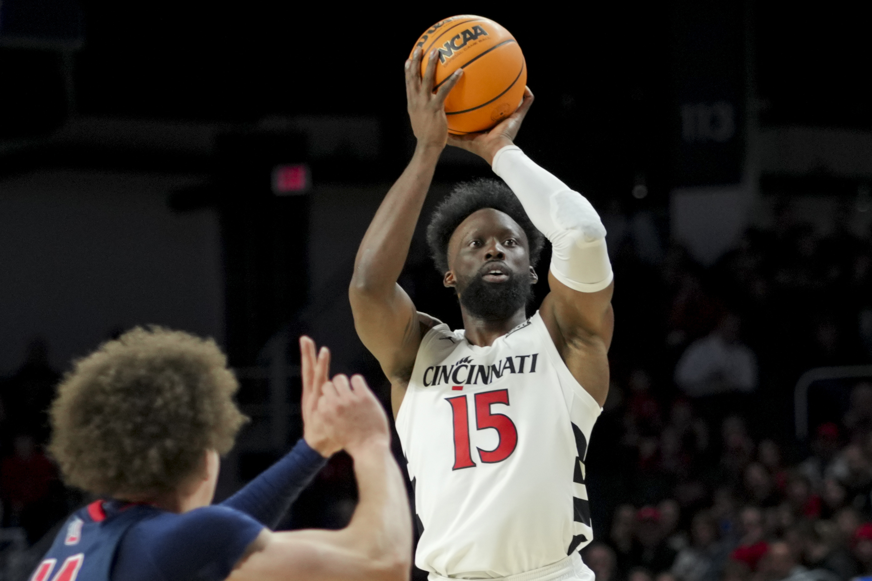 Cincinnati bombs in 16 3-pointers to defeat Detroit Mercy | Reuters