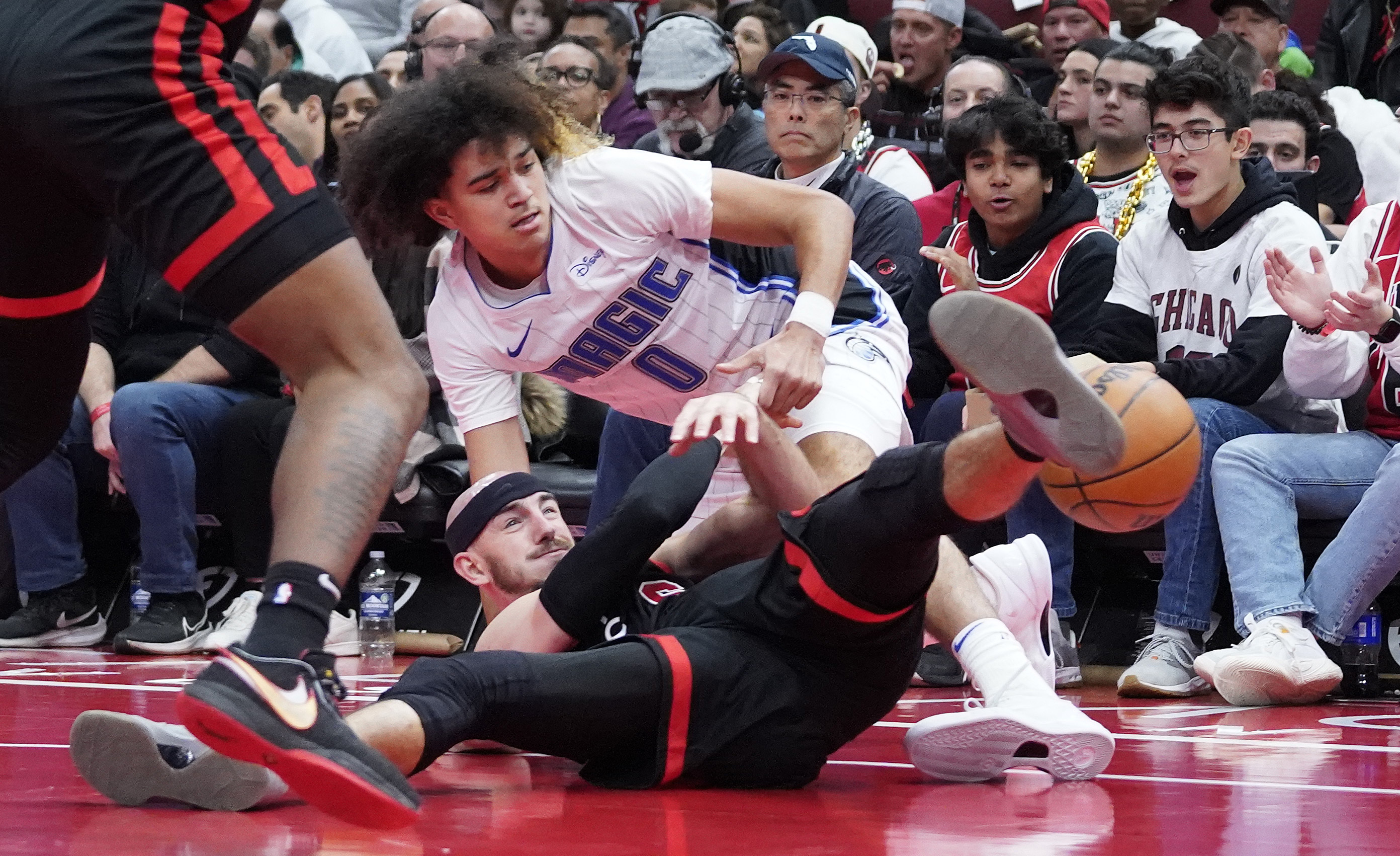 Magic withstand Bulls' second-half charge | Reuters