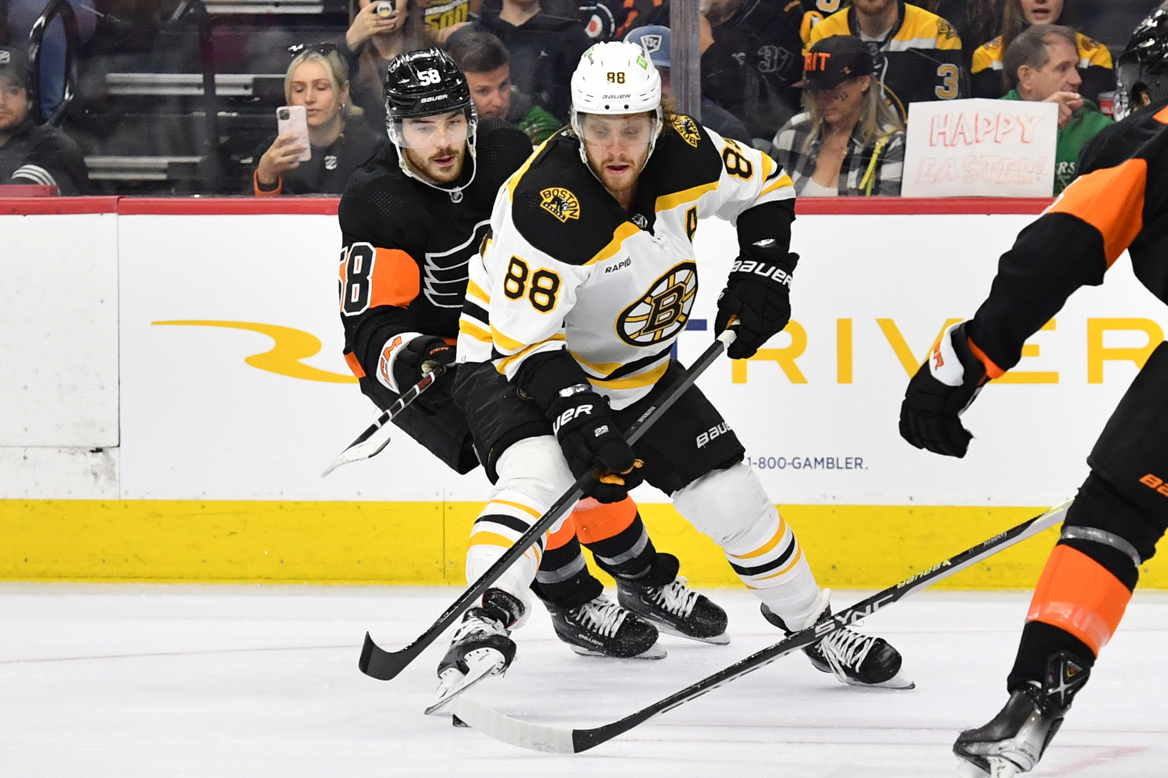 Bruins clip Flyers for NHL-record 63rd win | Reuters