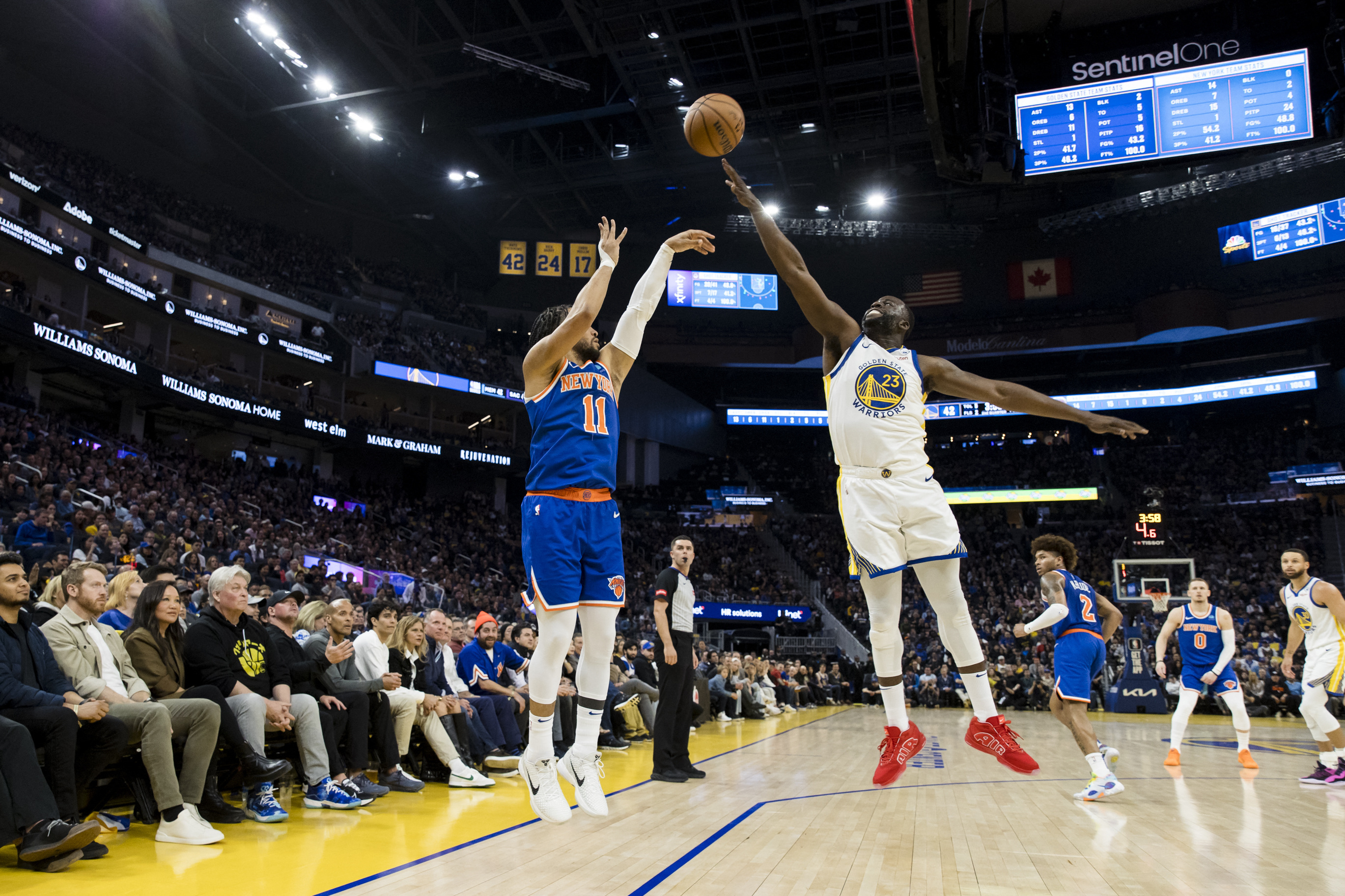Backcourt duo carries Knicks over Warriors, 119-112 | Reuters