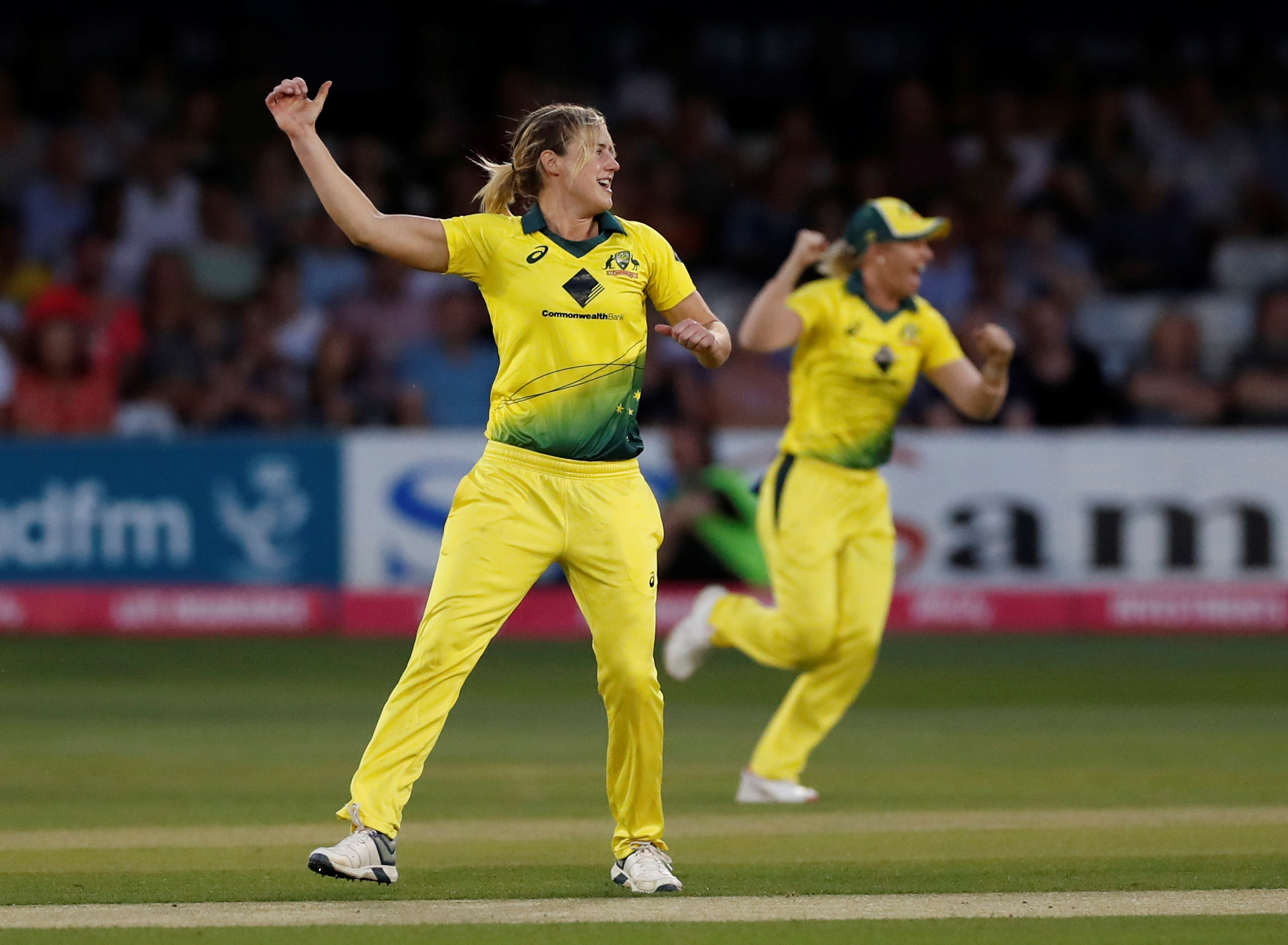 Perry the first Australian woman to pick up 300 wickets | Reuters