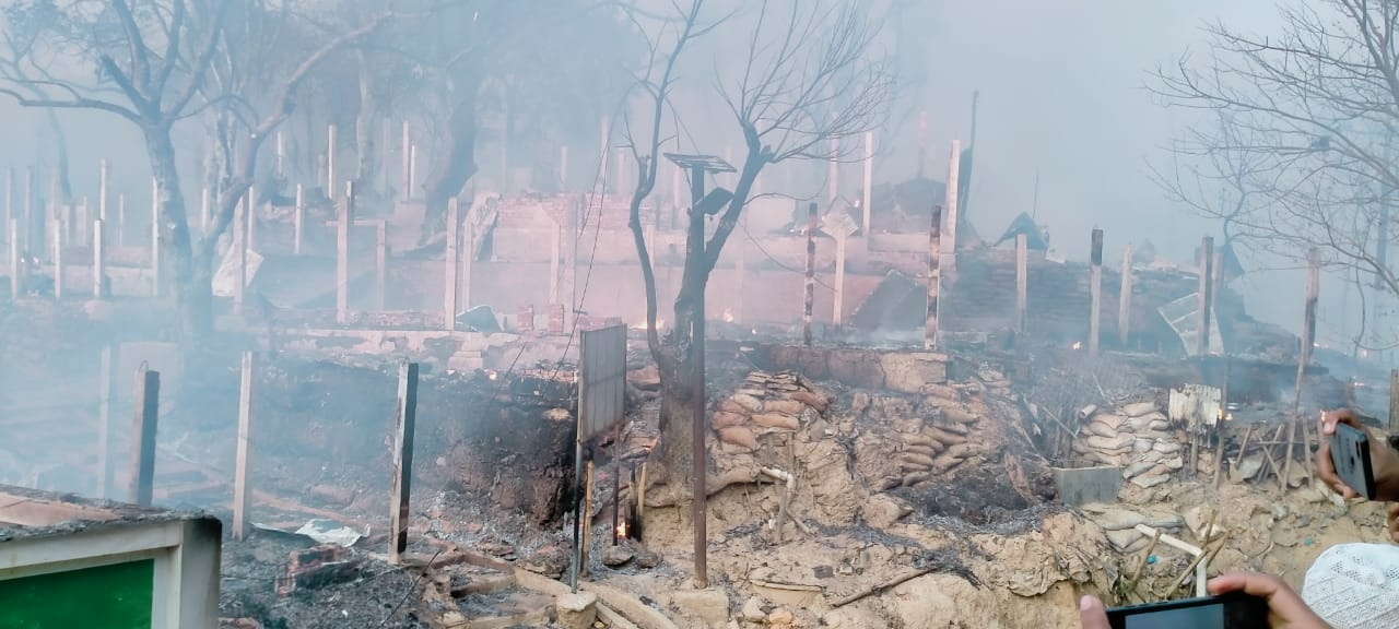 Several dead, thousands of homes burn as fire sweeps Rohingya camp ...