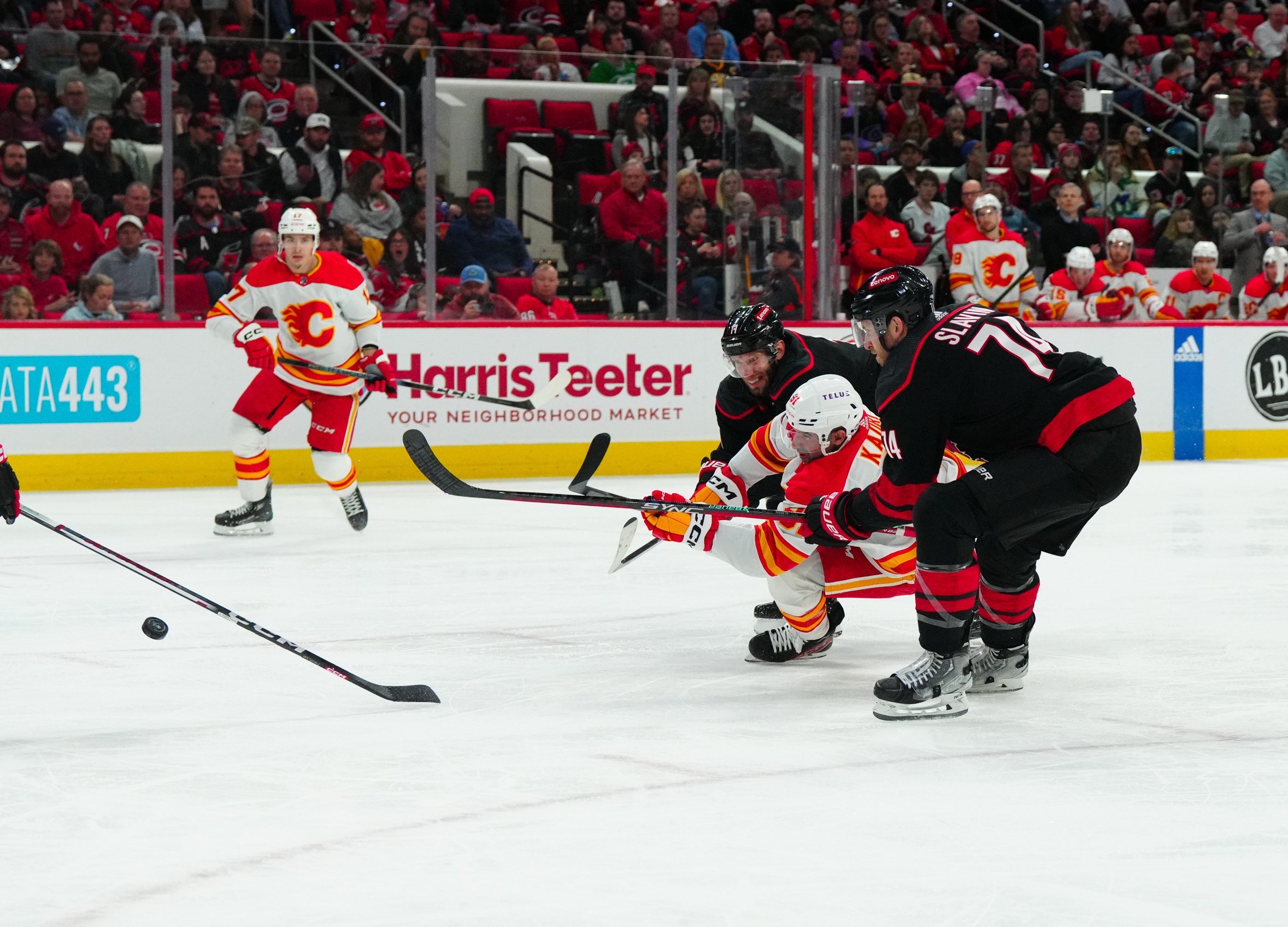 Hurricanes build big lead, cruise past Flames | Reuters