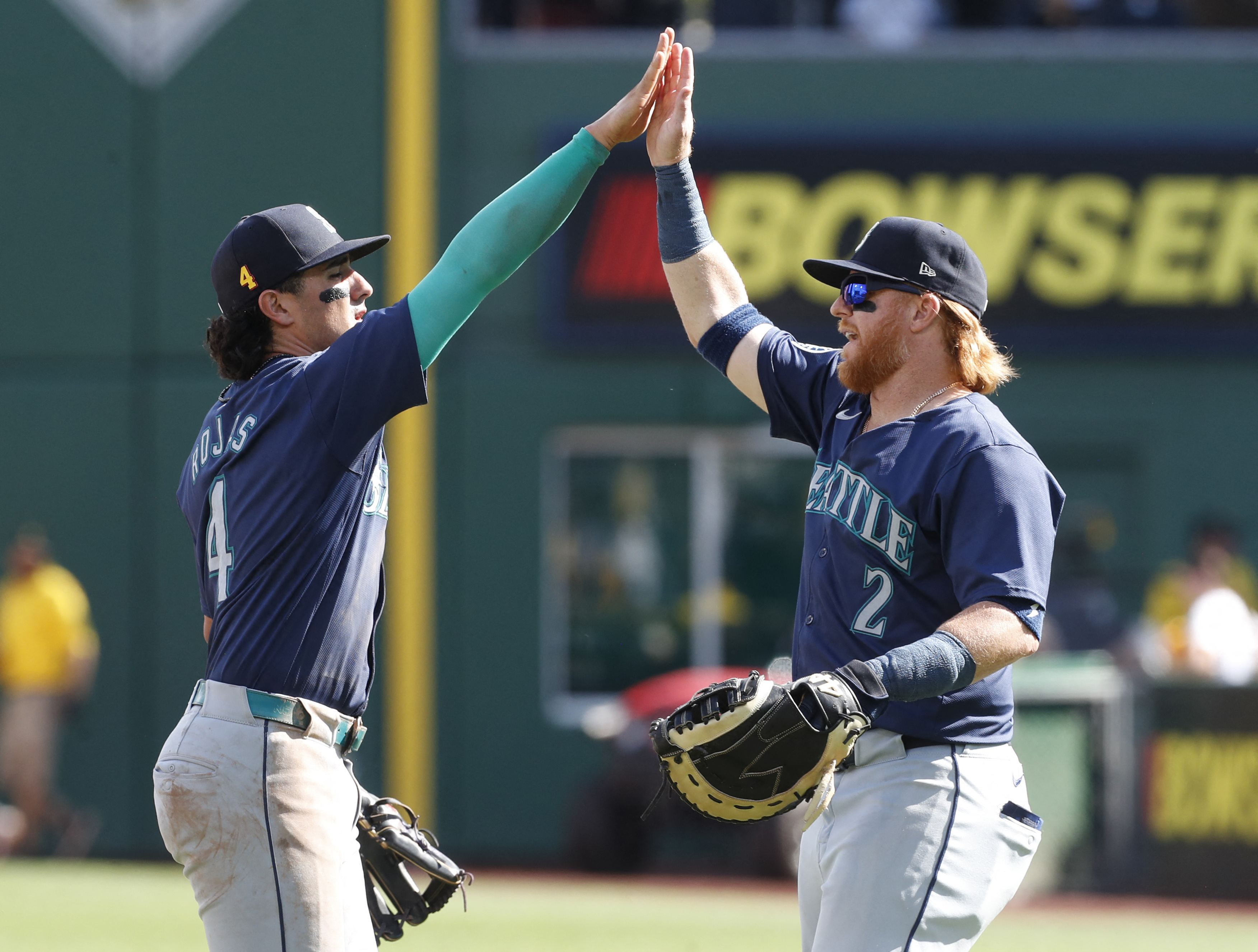 Mariners' bats awaken, pummel Pirates to end 5-game skid | Reuters