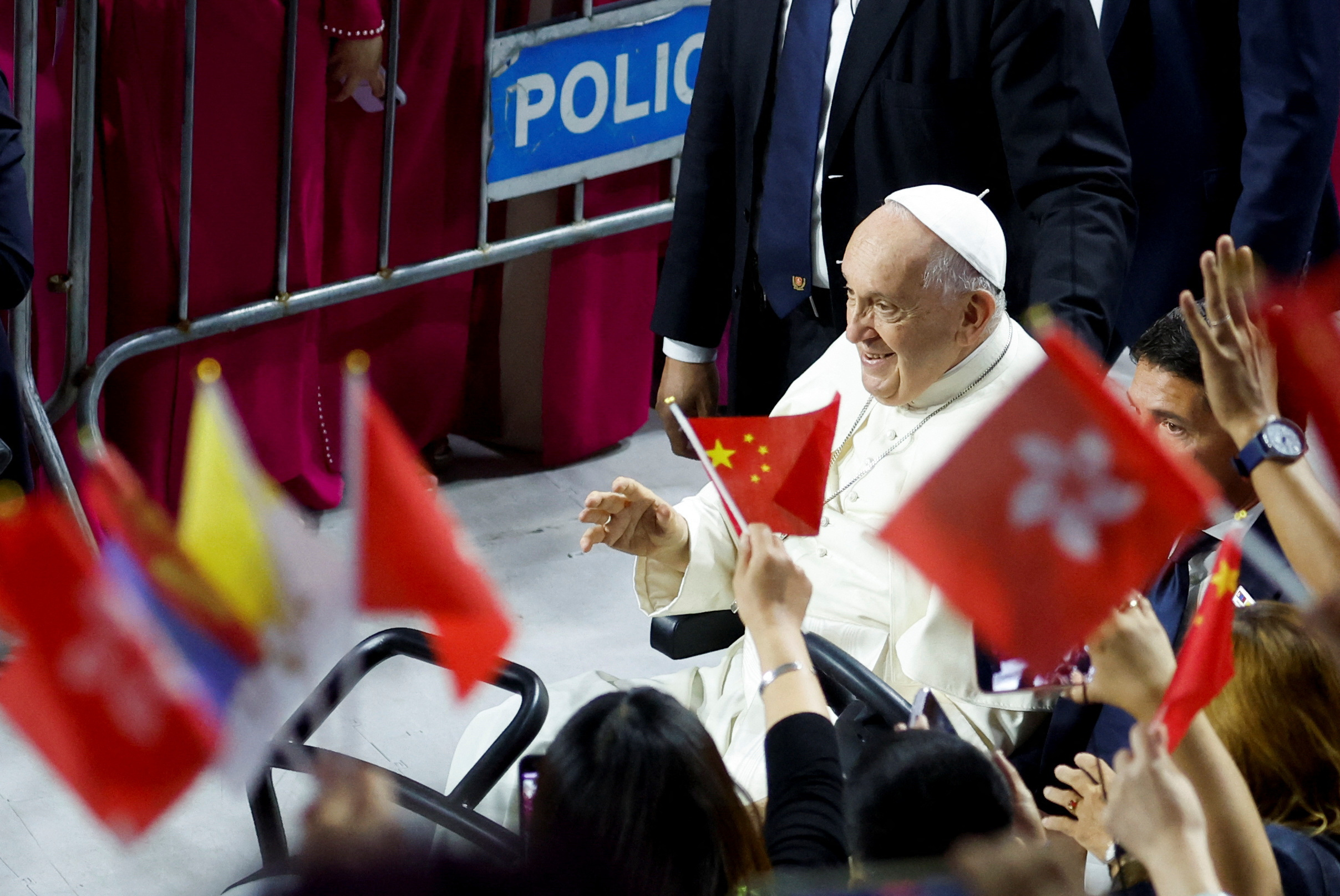 In overture to China, pope sends greetings to a 'noble' people | Reuters
