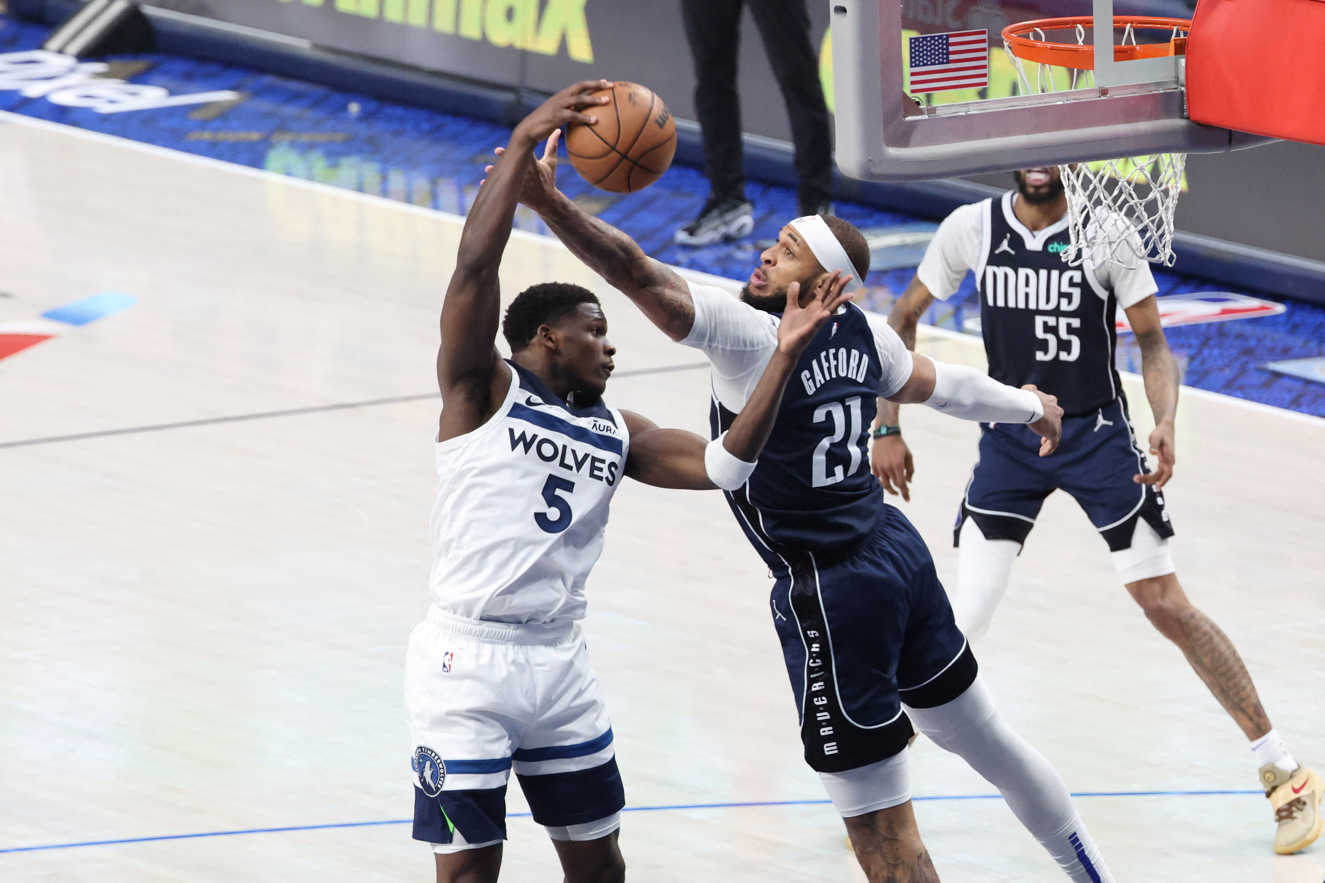 Team effort pushes Mavericks to 3-0 lead over Timberwolves | Reuters