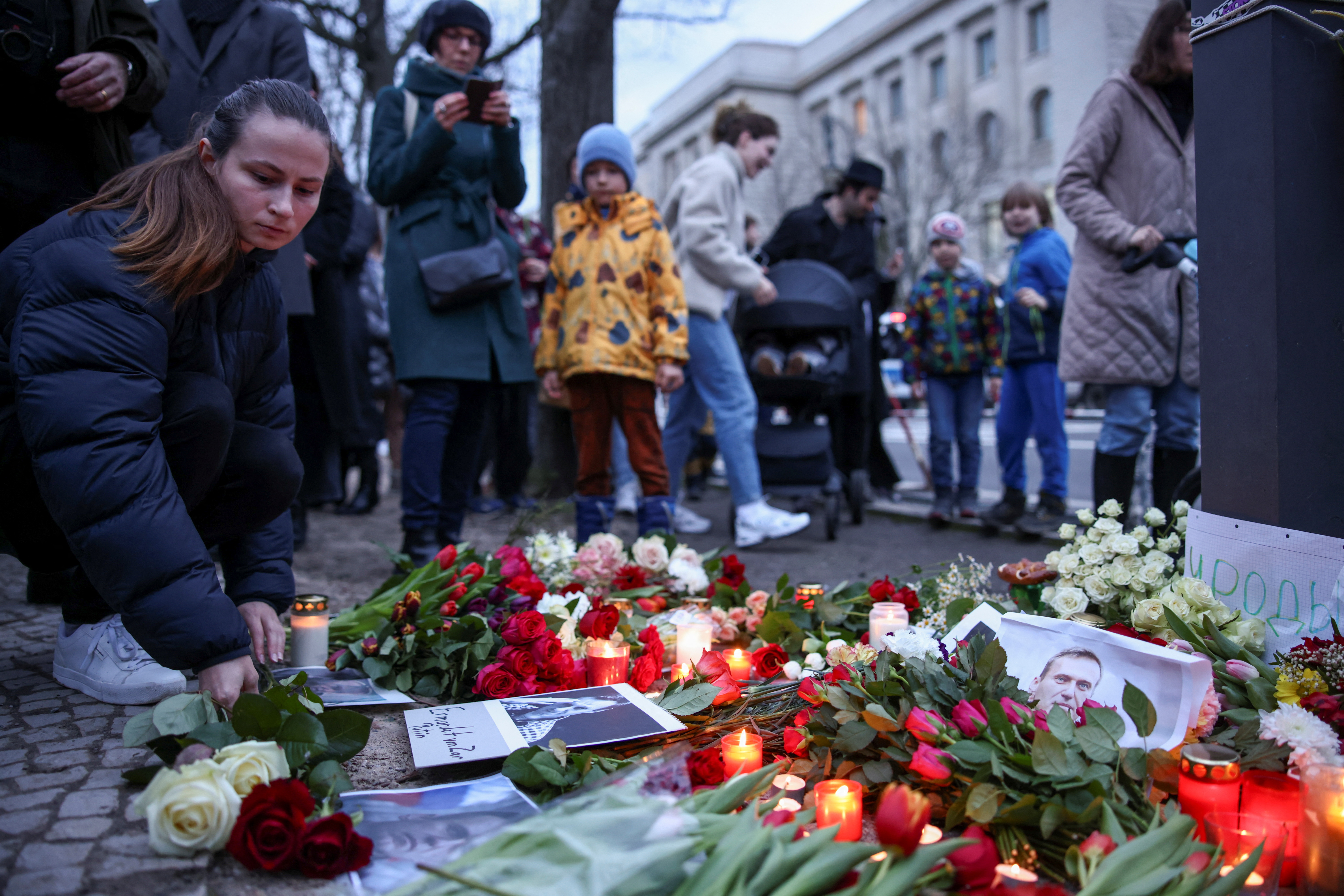 Alexei Navalny death sparks memorials and protests around the globe ...