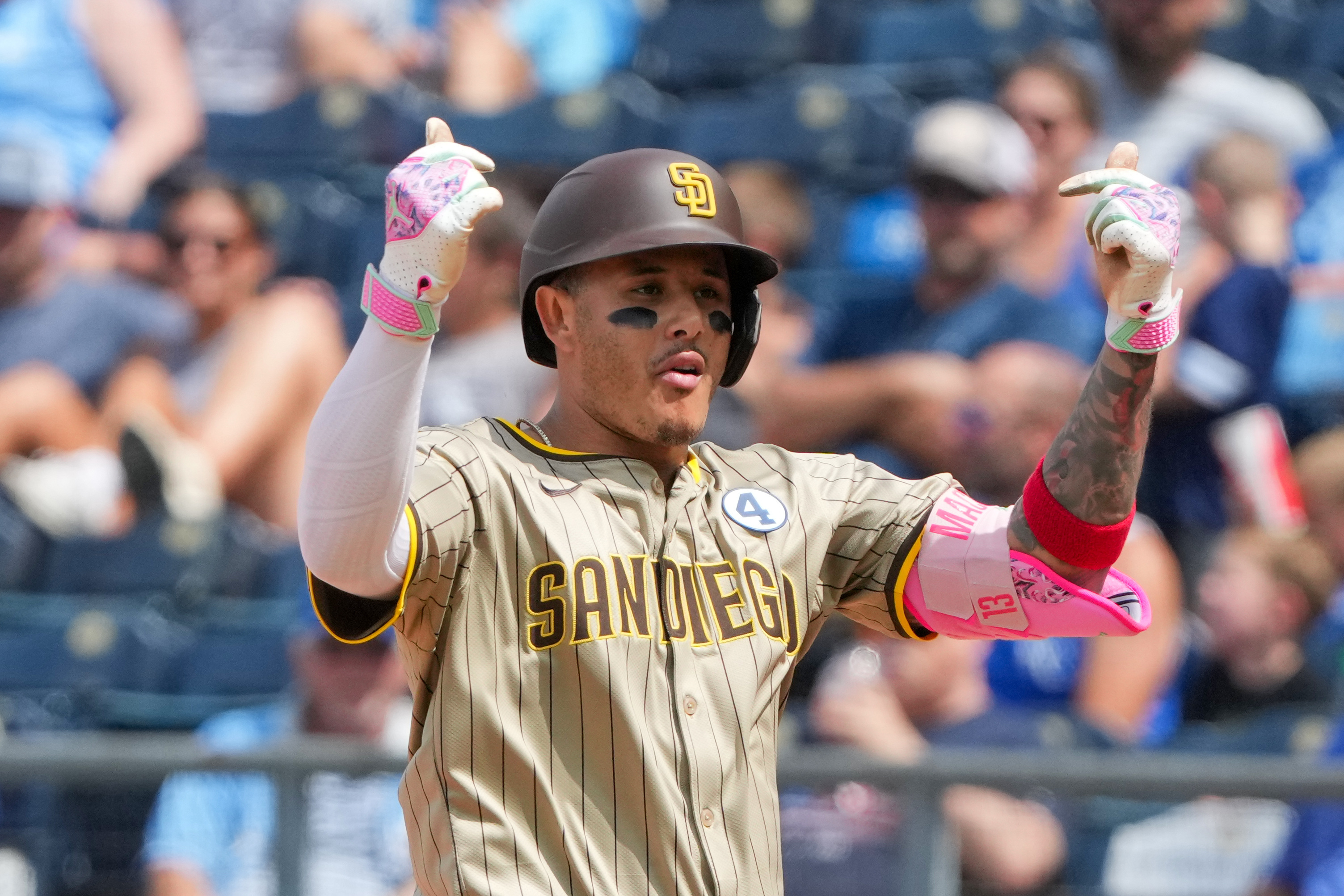 Royals score 3 in ninth to shock Padres, avoid sweep | Reuters