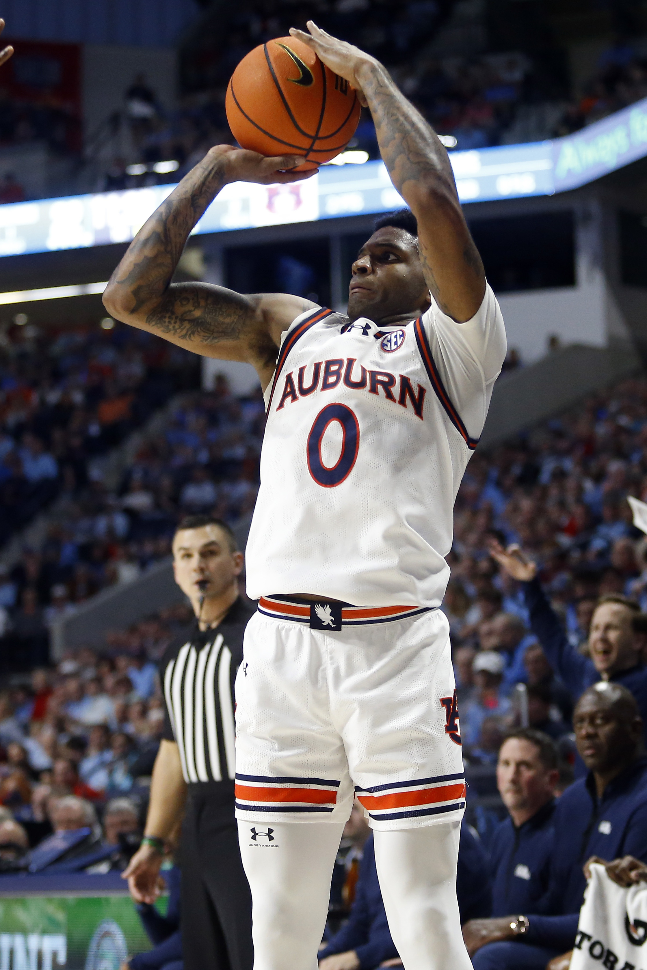 Johni Broome's big 2nd half leads No. 16 Auburn past Ole Miss | Reuters