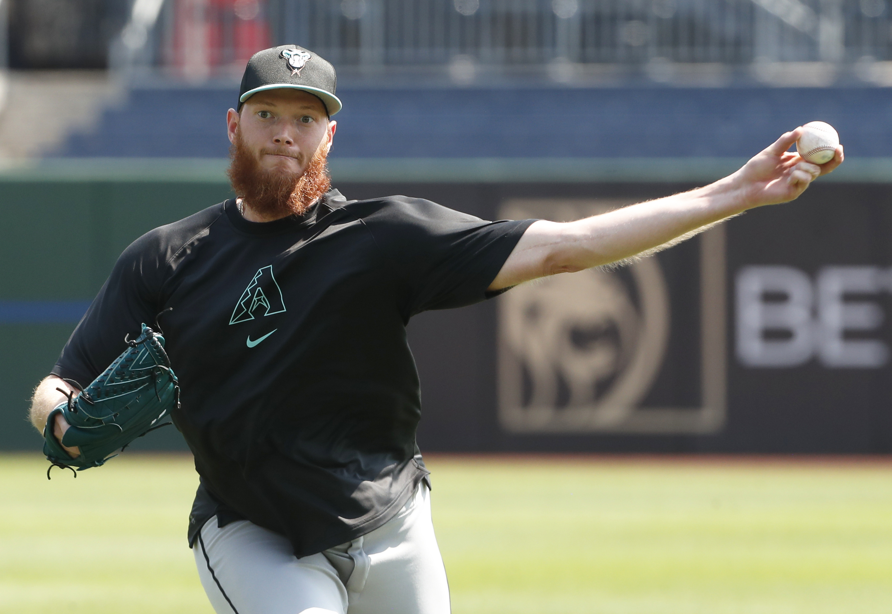 D-backs rally from 4-0 deficit, hold off Pirates | Reuters