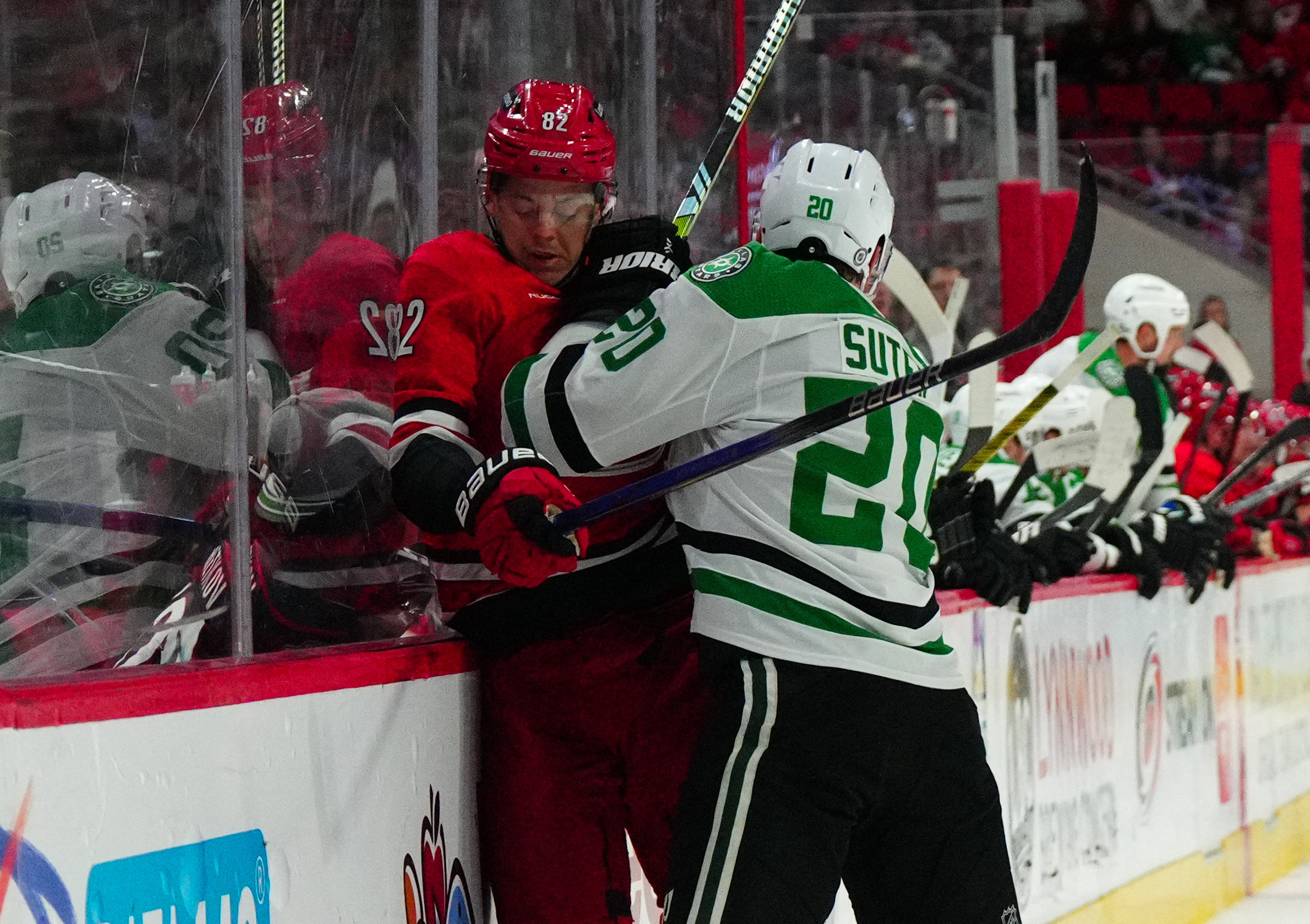 Stars edge Hurricanes to halt winless streak | Reuters