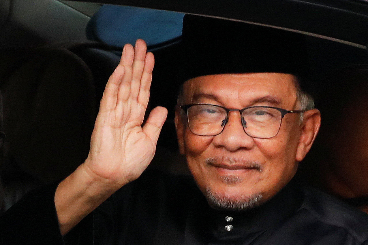 Malaysia PM Anwar to helm finance ministry | Reuters