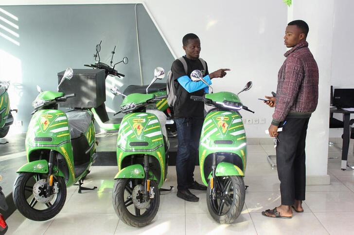 E-moped firm out to win over West Africa's sceptical moto-taxi drivers ...
