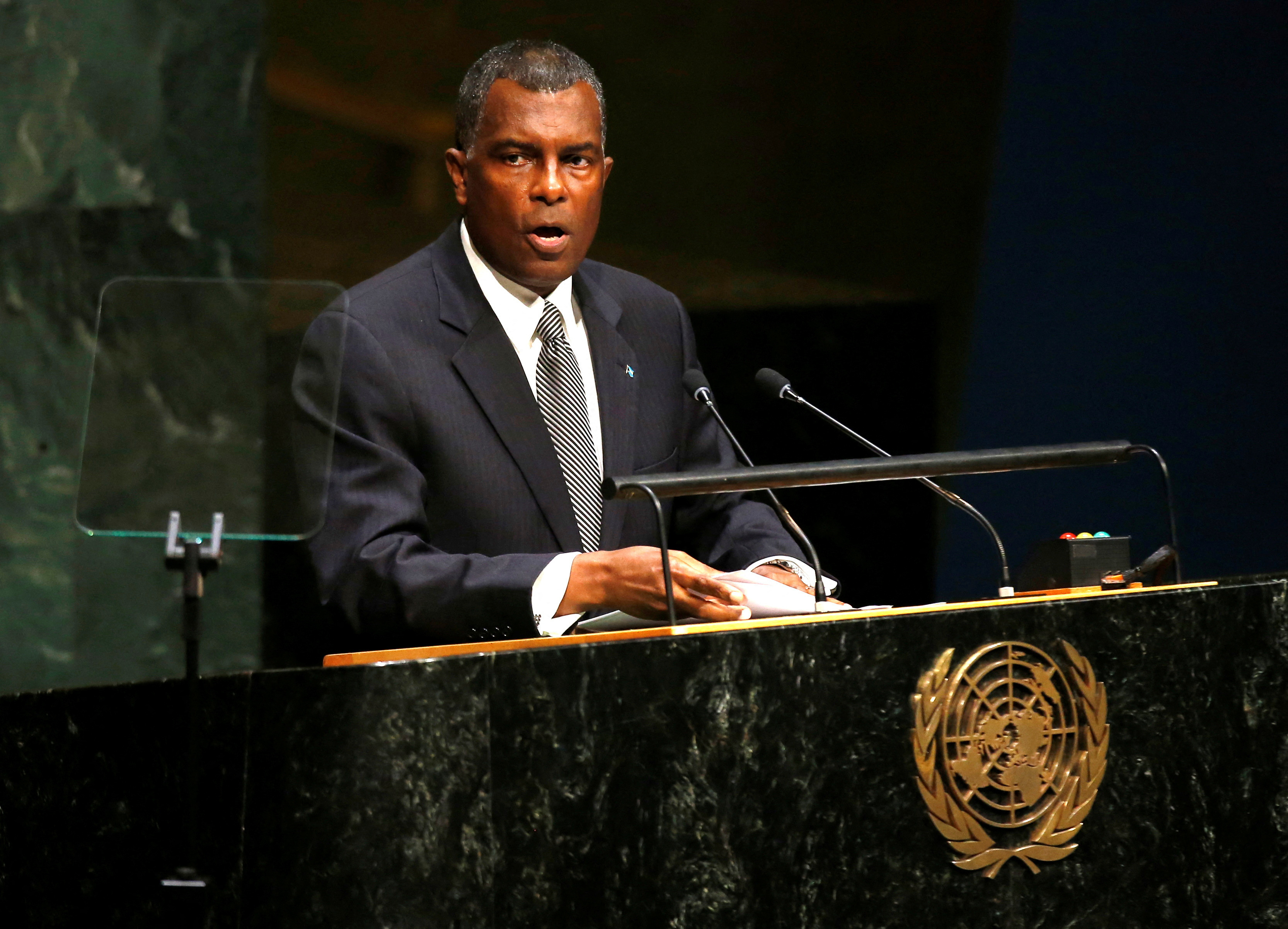Stop blaming The Bahamas for FTX collapse, foreign minister says | Reuters