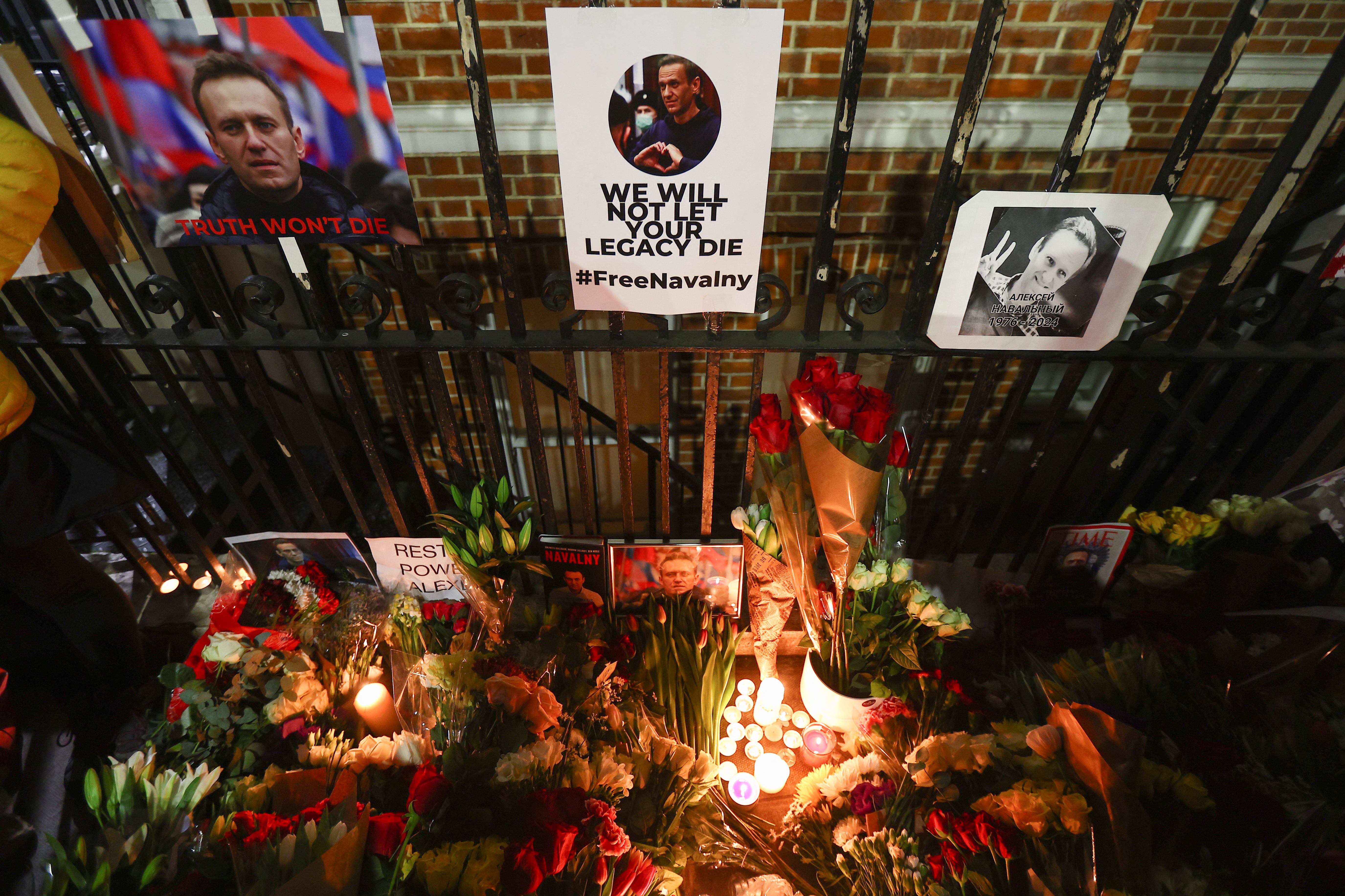 Alexei Navalny death sparks memorials and protests around the globe ...