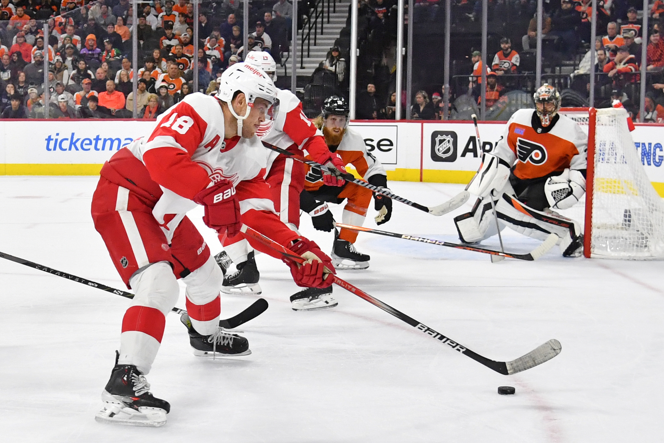 Sam Ersson, Flyers stave off Red Wings, 1-0 | Reuters