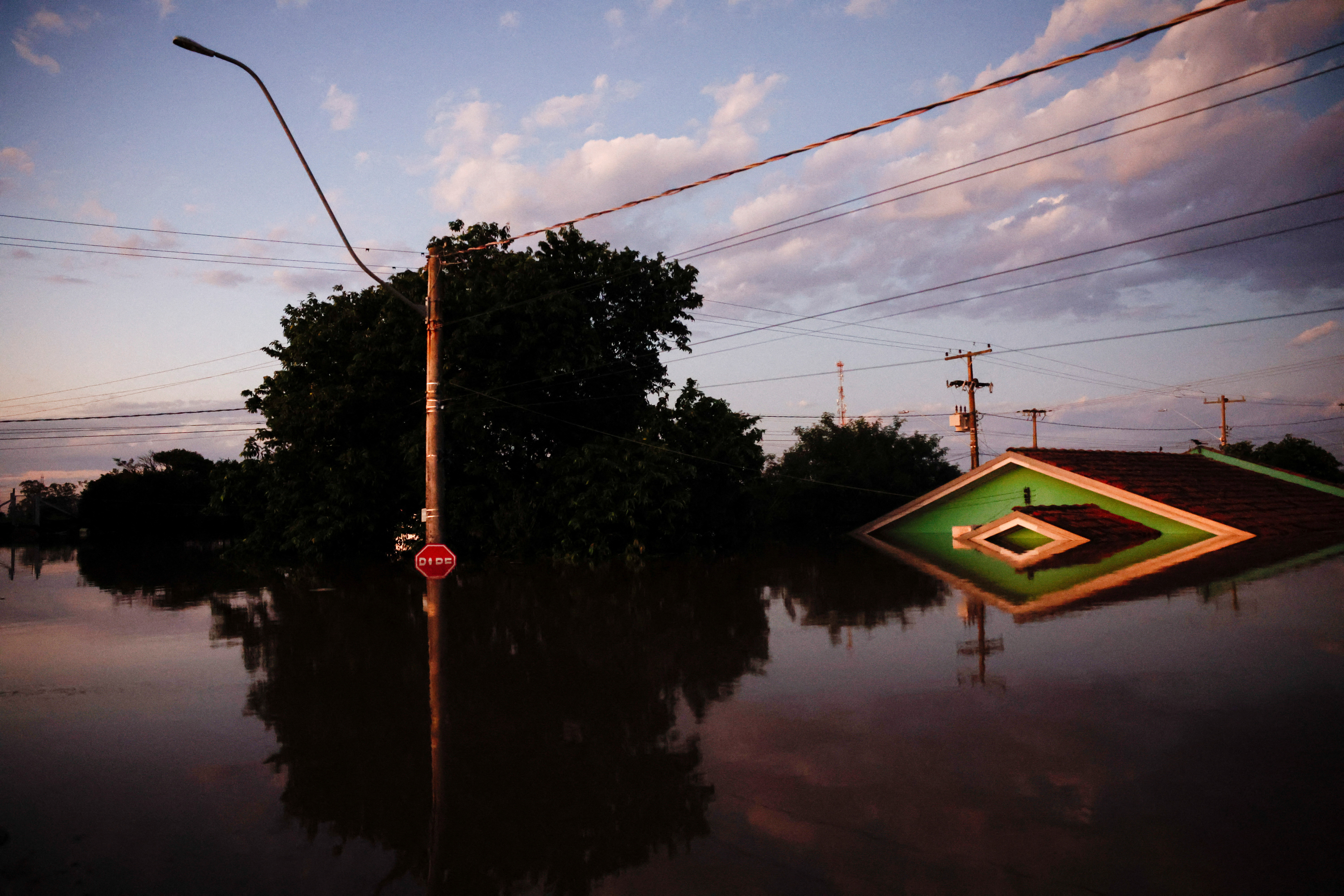 Stunning images show the extent of flooding in southern Brazil - May 7 ...