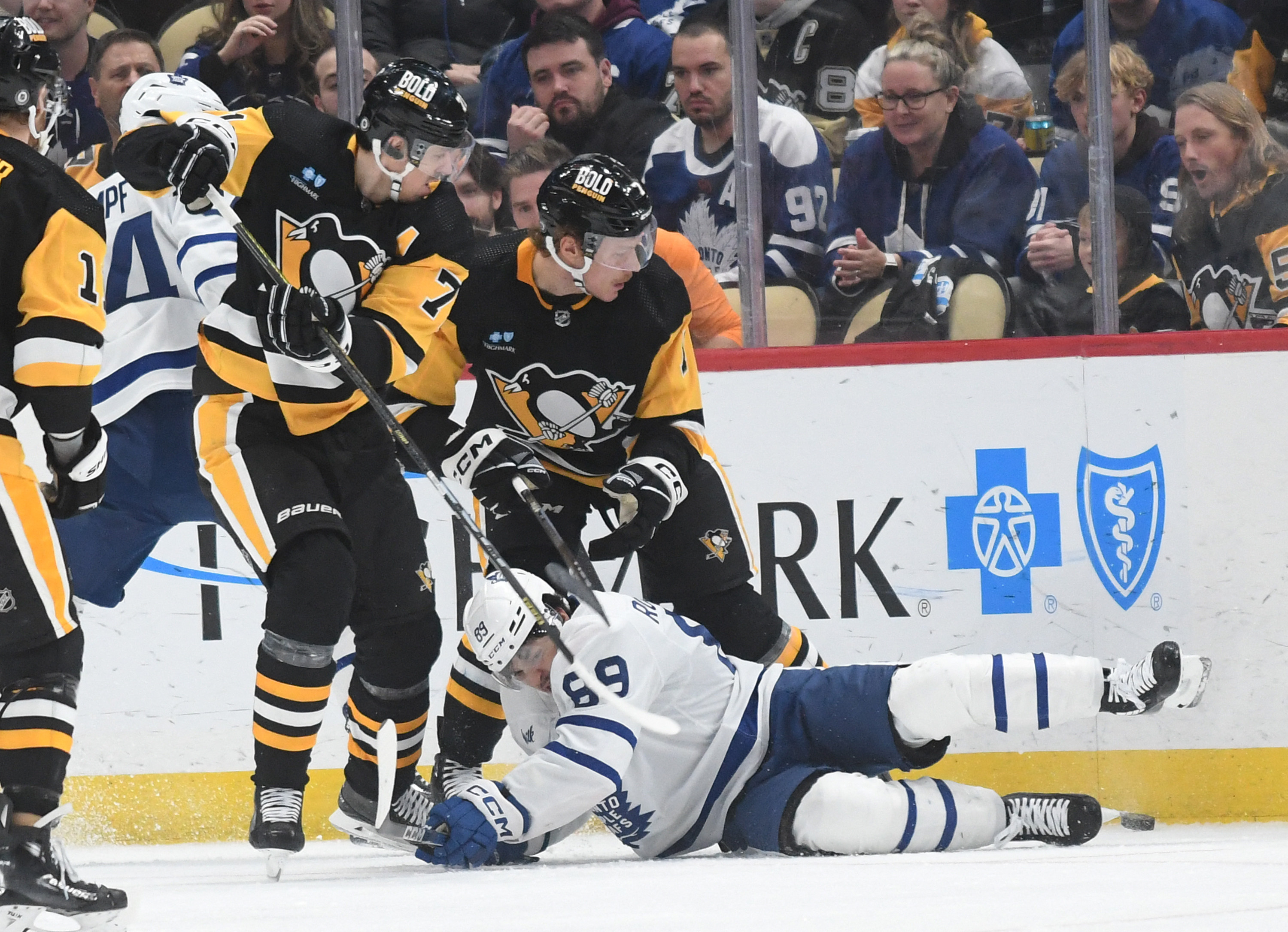 Penguins edge Leafs on back end of back-to-back | Reuters