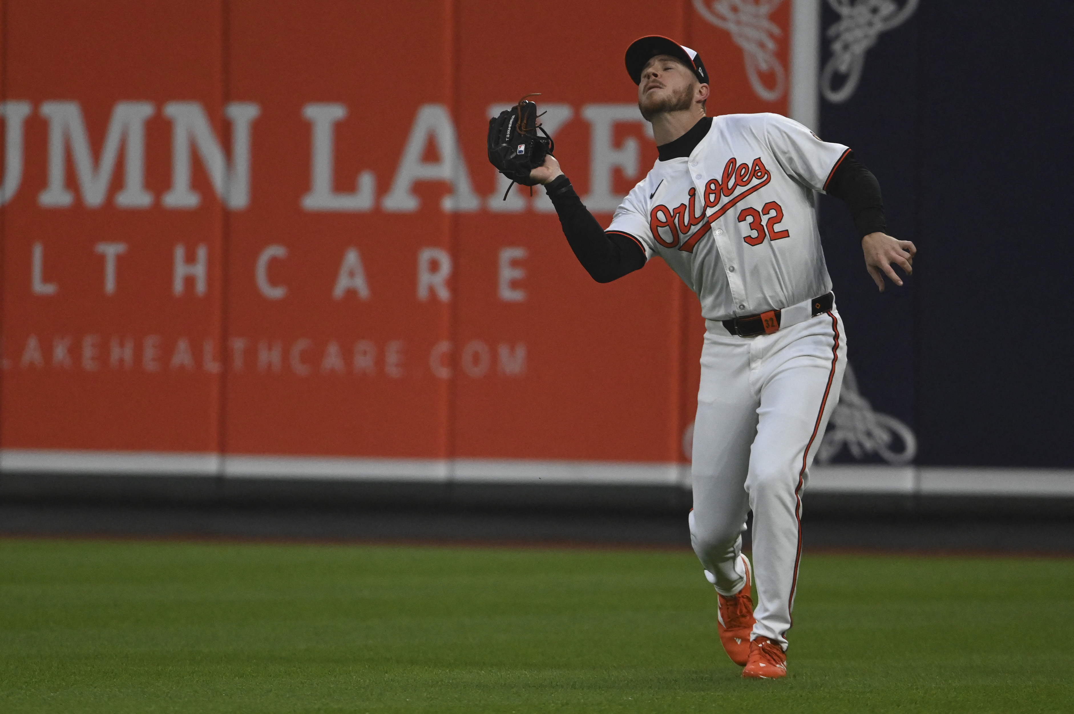 Orioles look to heat up bats, take series from Royals | Reuters
