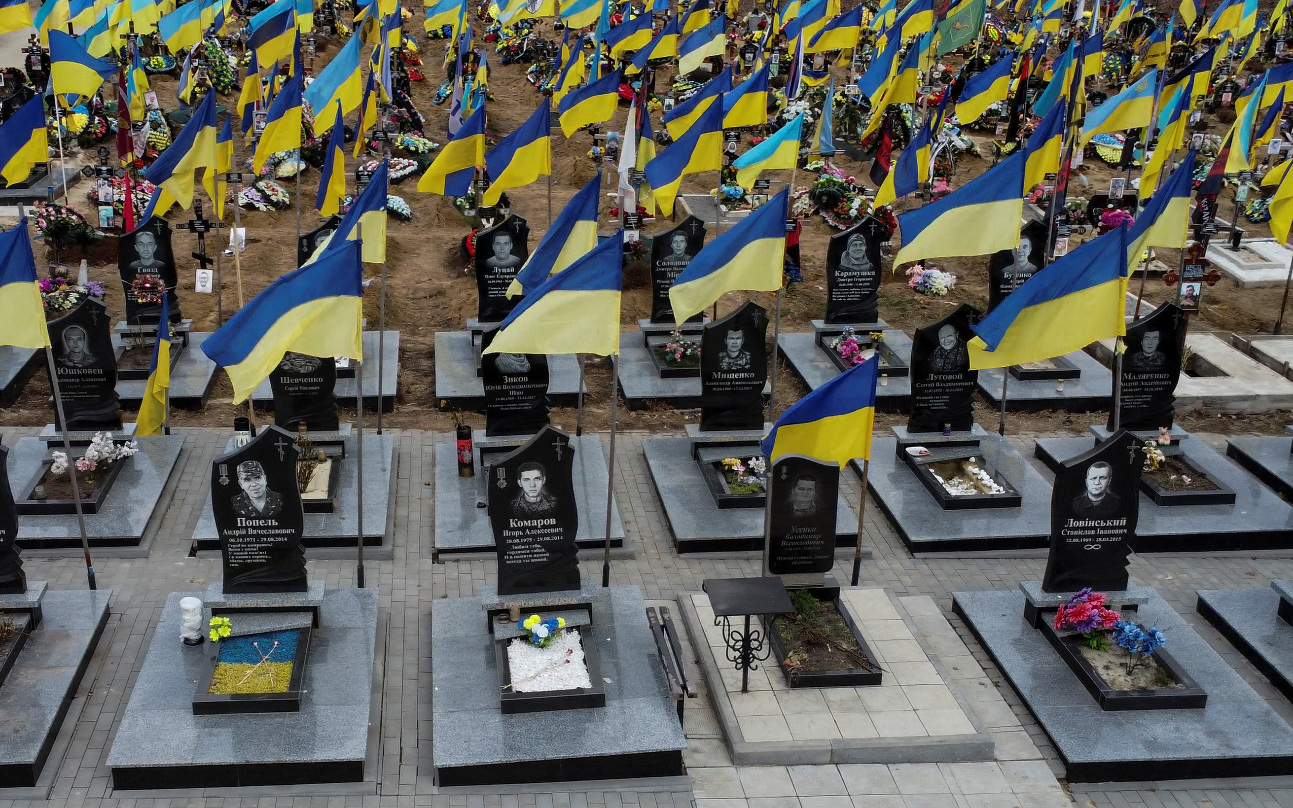 Amid sea of Ukrainian flags, Mariupol defender finally laid to rest ...