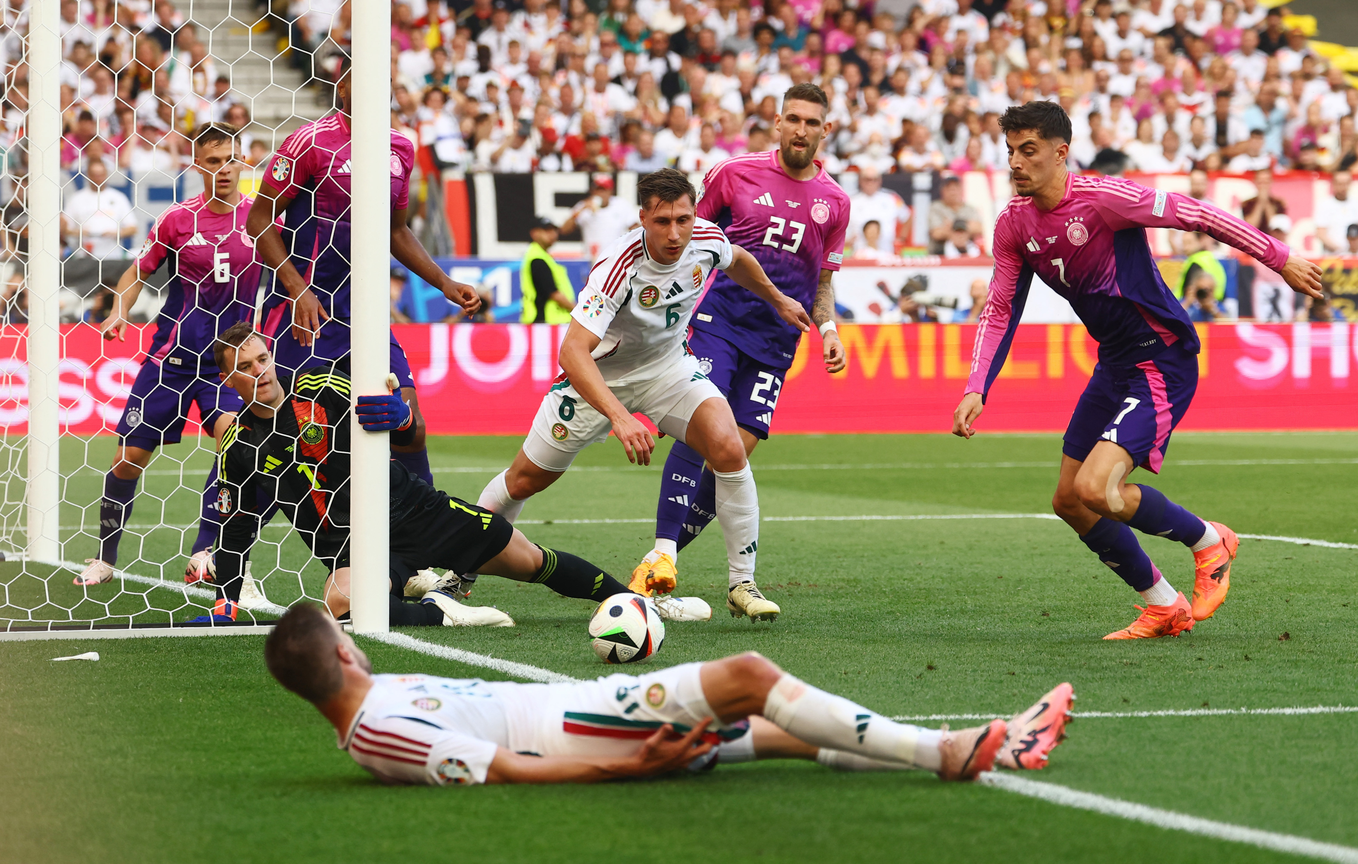 Germany stick with winning lineup, Hungary make two changes | Reuters