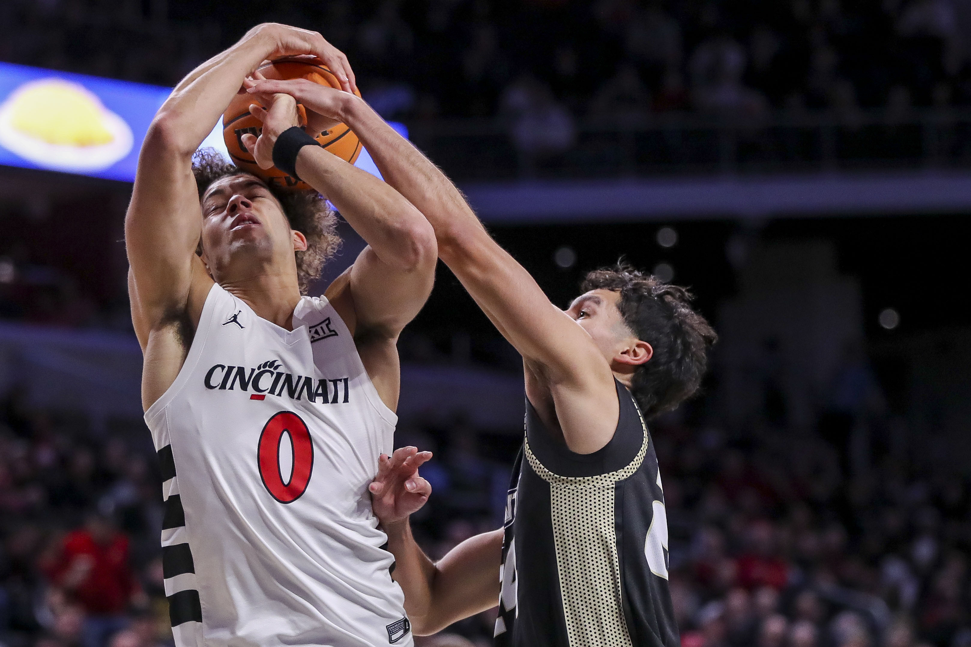 Cincinnati buries Bryant with second-half surge | Reuters