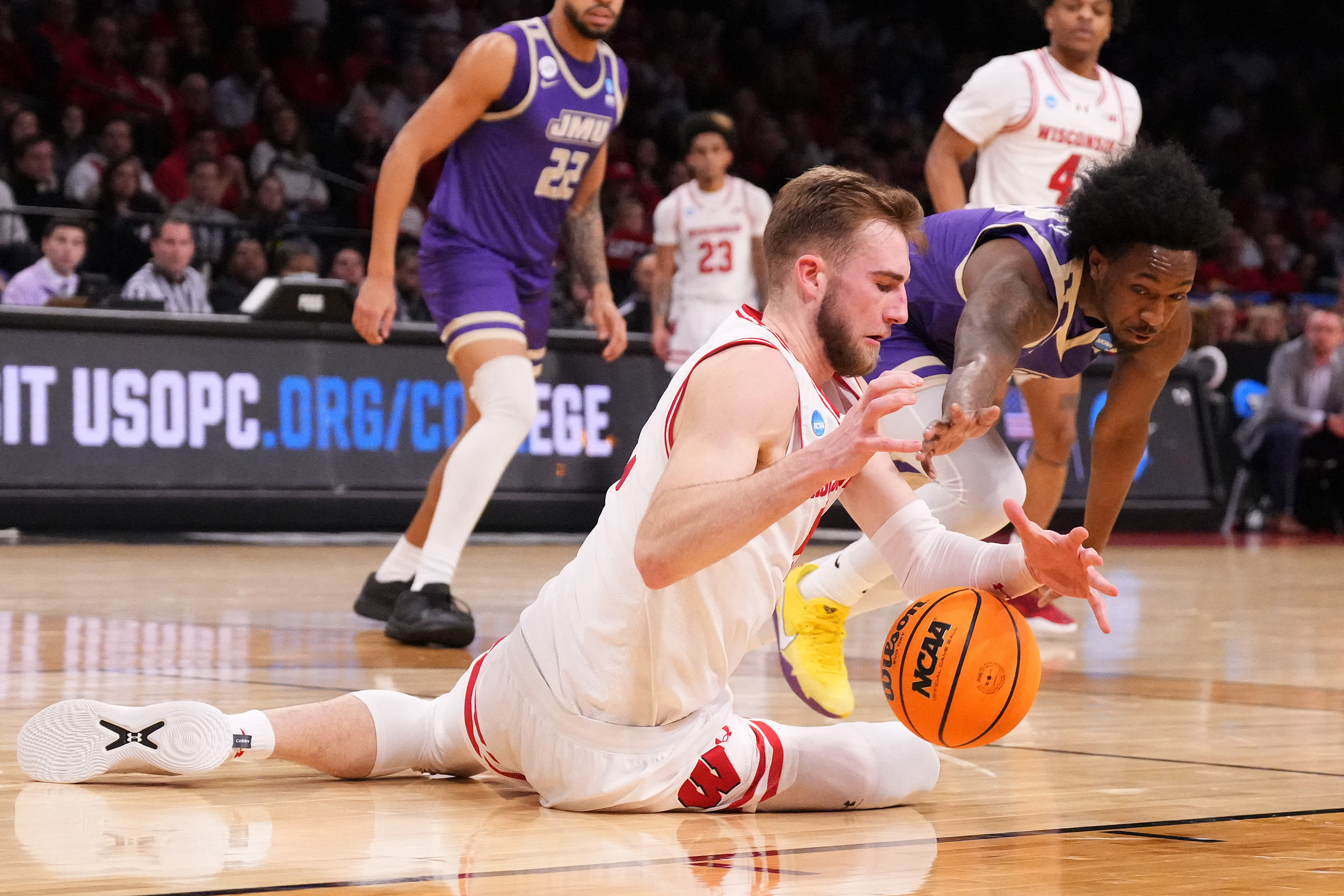 James Madison leads wire to wire in upset of Wisconsin | Reuters