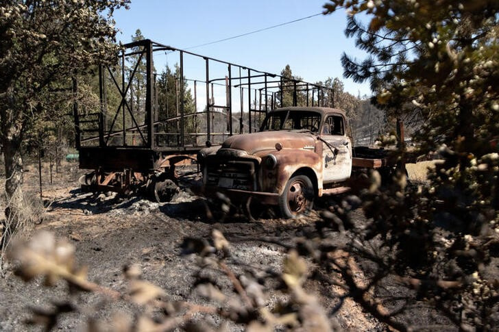 Washington state wildfire threatens homes, farms, gas pipeline | Reuters