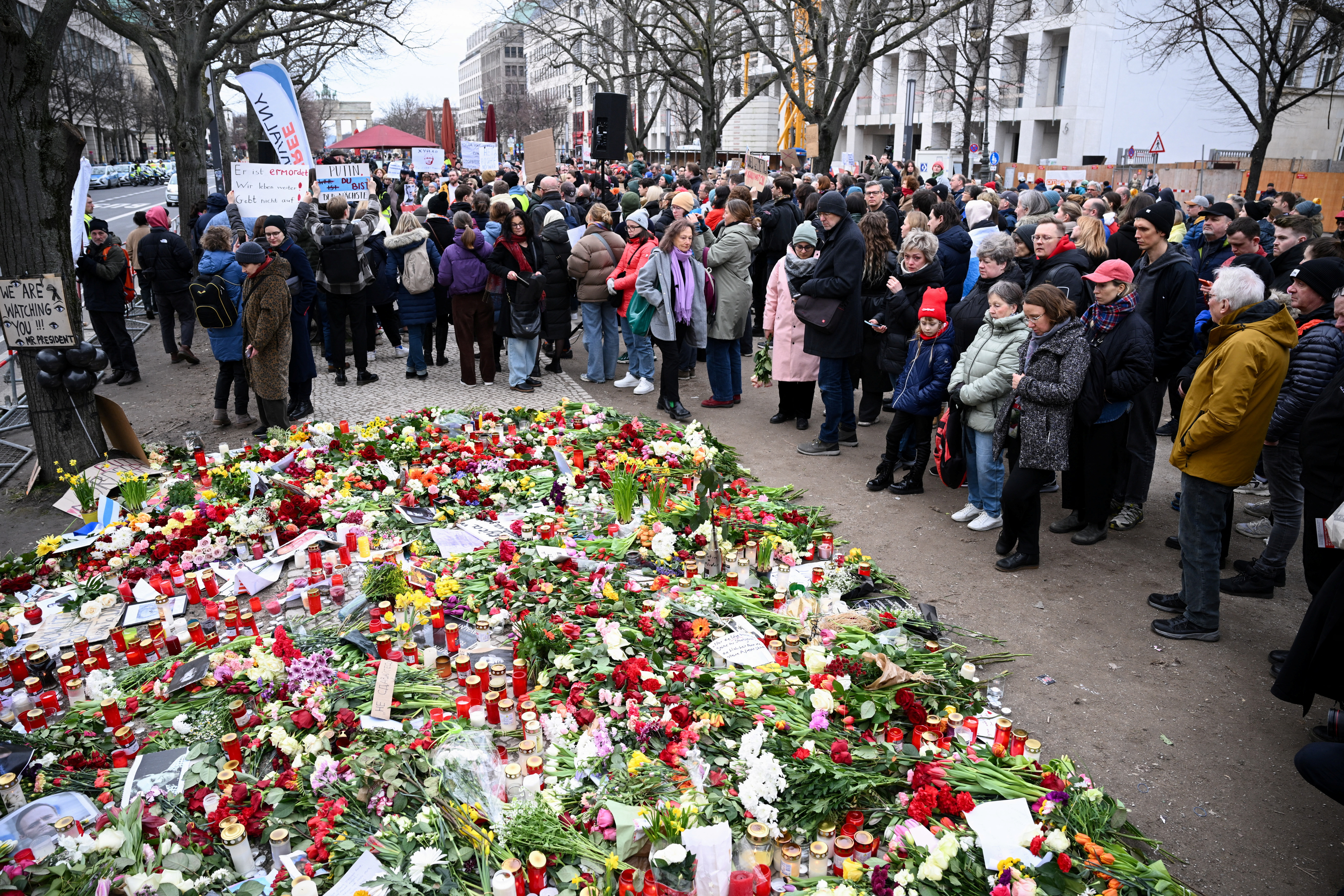 Alexei Navalny death sparks memorials and protests around the globe ...