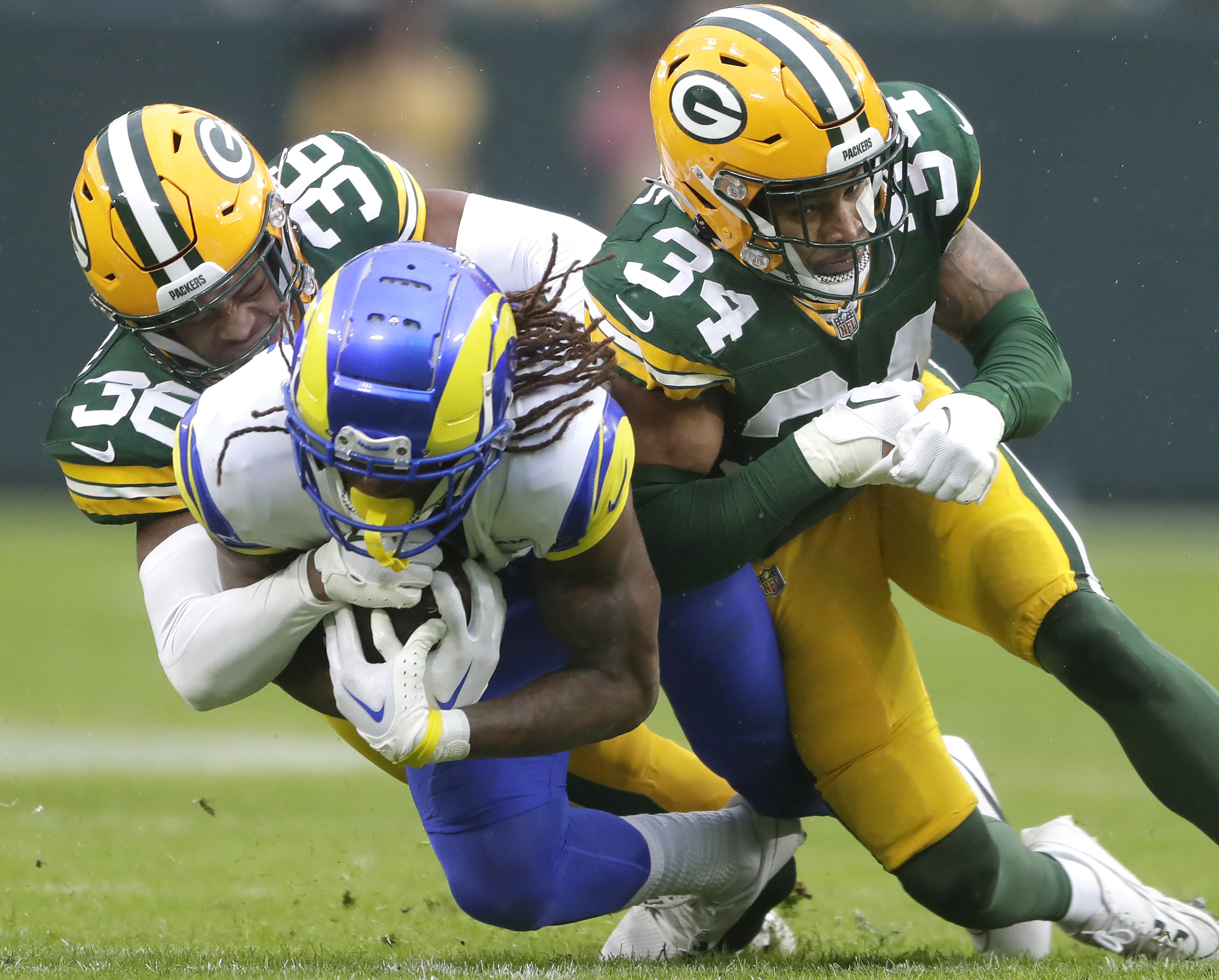 Packers shut down Rams 20-3, end losing skid | Reuters