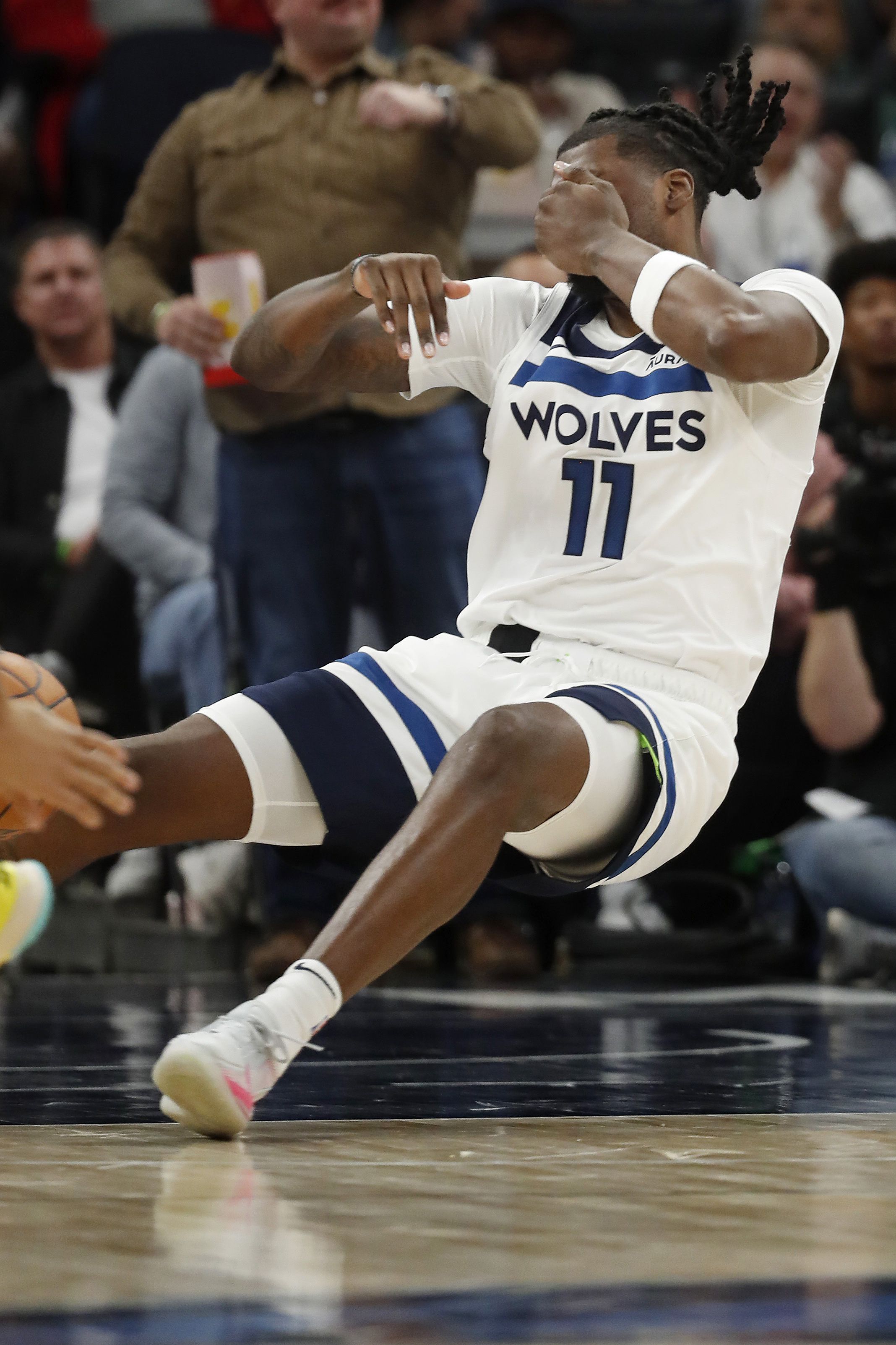 Anthony Edwards helps Wolves end Celtics' unbeaten start | Reuters