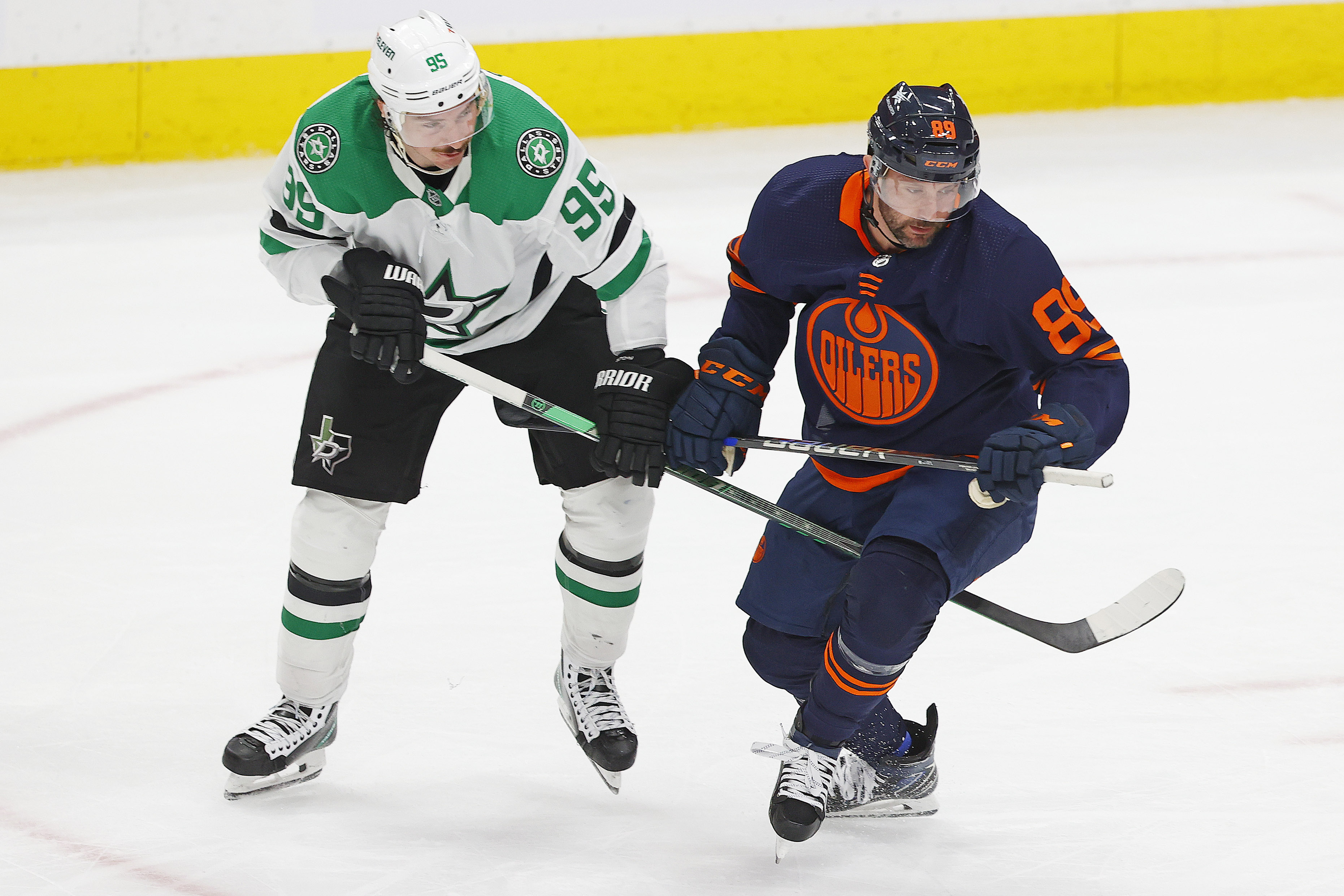 Scott Wedgewood (46 saves), Stars hold off Oilers | Reuters