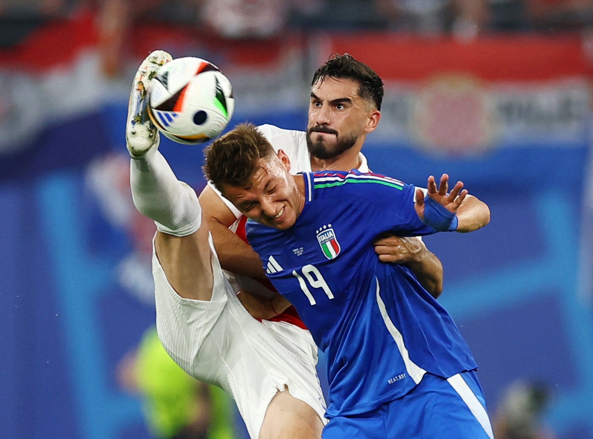 Zaccagni's stoppage-time stunner sends Italy through to Euro last 16 ...